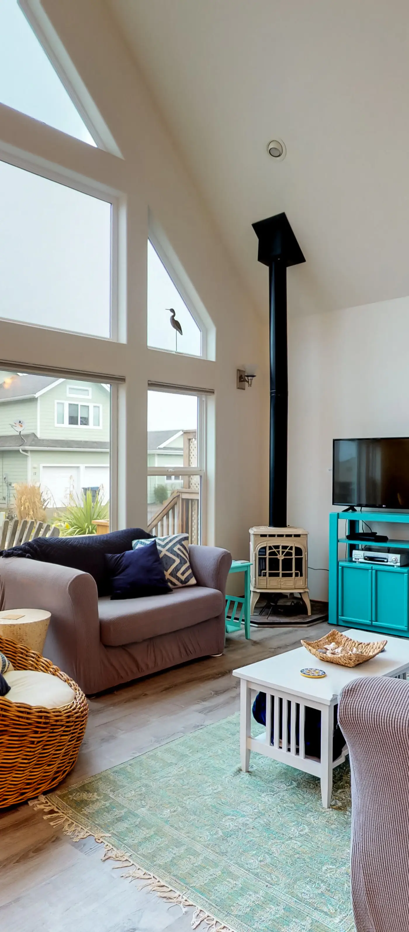 Blue Wave Cottage | 2 BD Pacific Beach, WA Vacation Rental | Vacasa