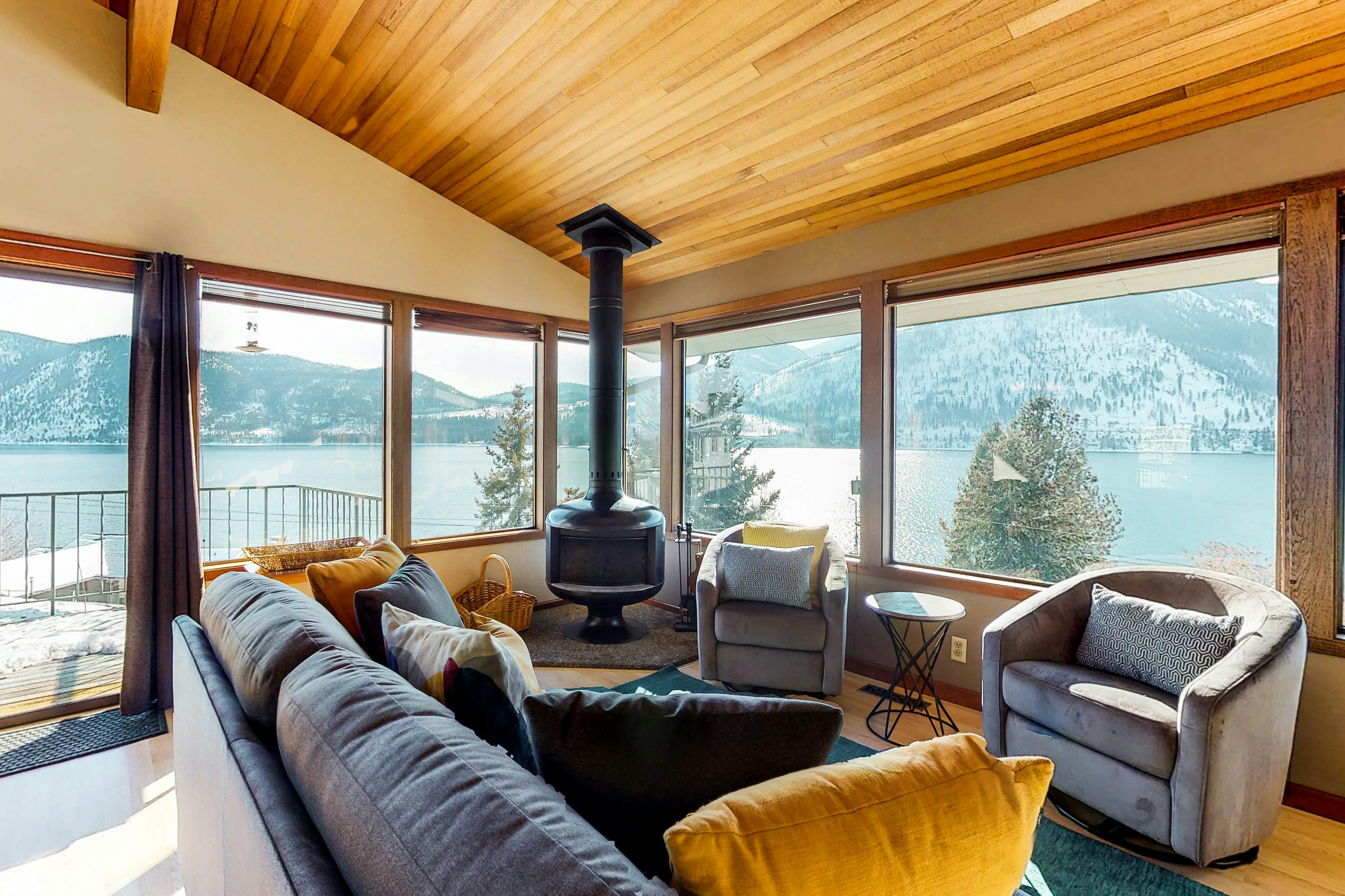 Lake Chelan Vacation Rentals, House Rentals, Cabins | Vacasa