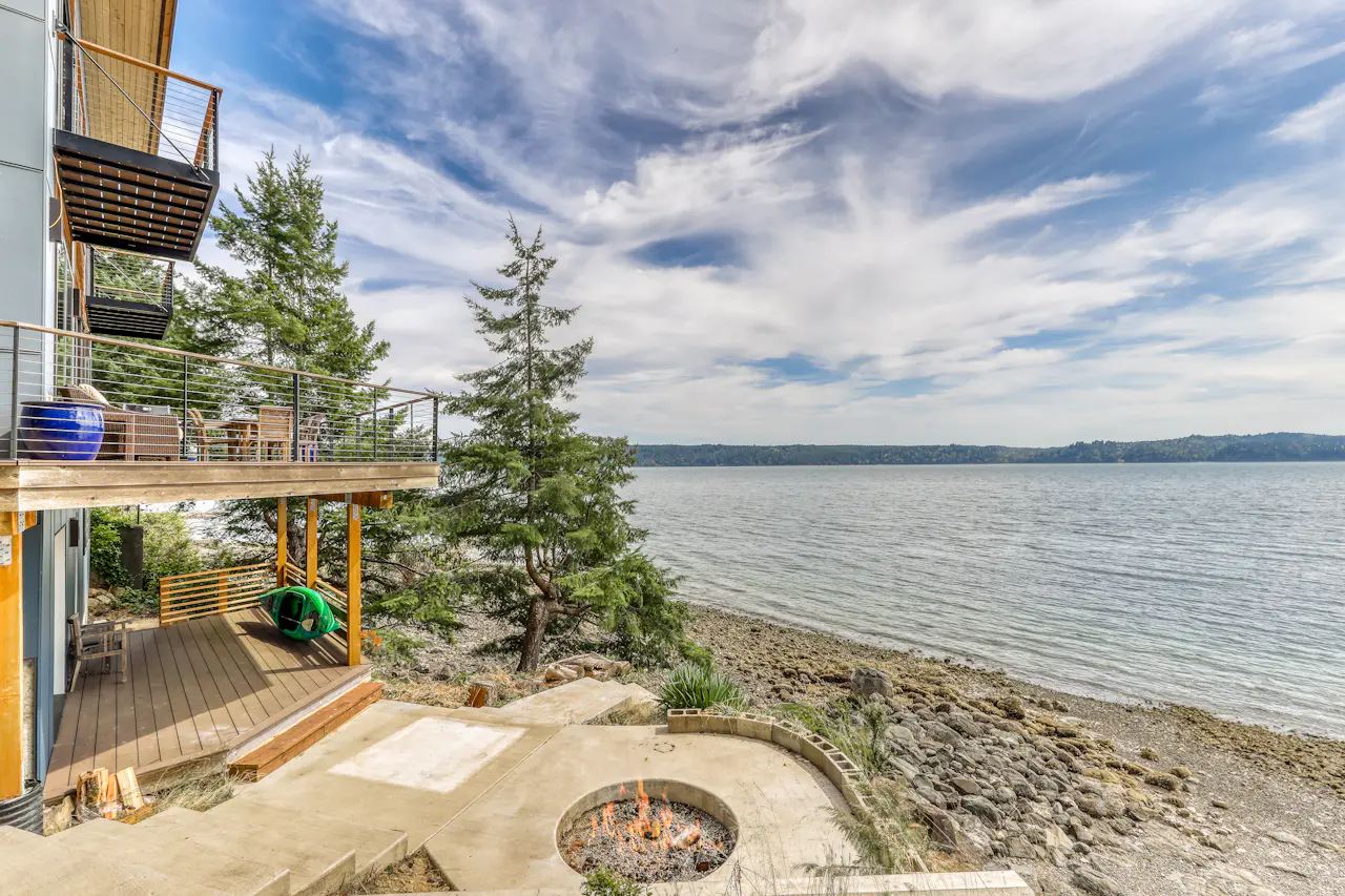 Paradise Cove Retreat | 4 Bed Brinnon, WA House | Vacasa