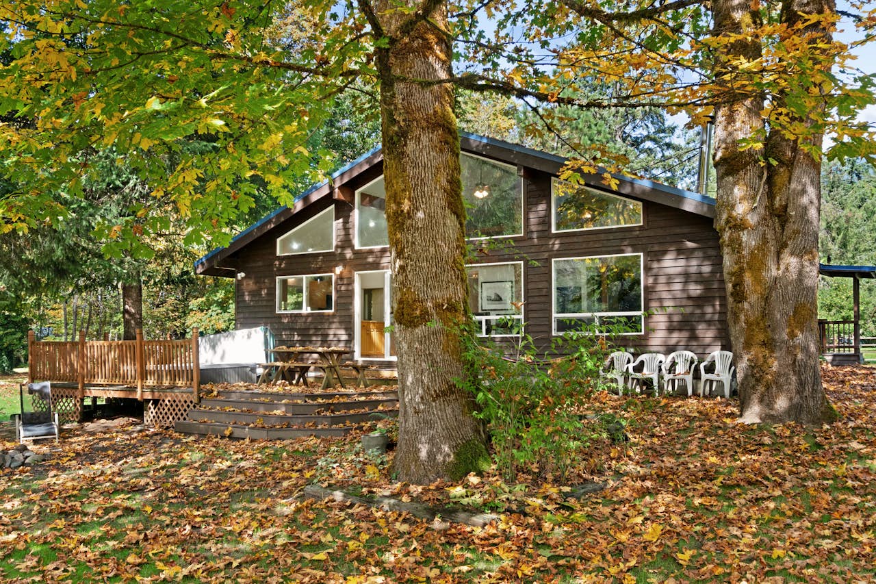 Baring Bend Lodge | 2 Bed Baring, WA Cabin | Vacasa