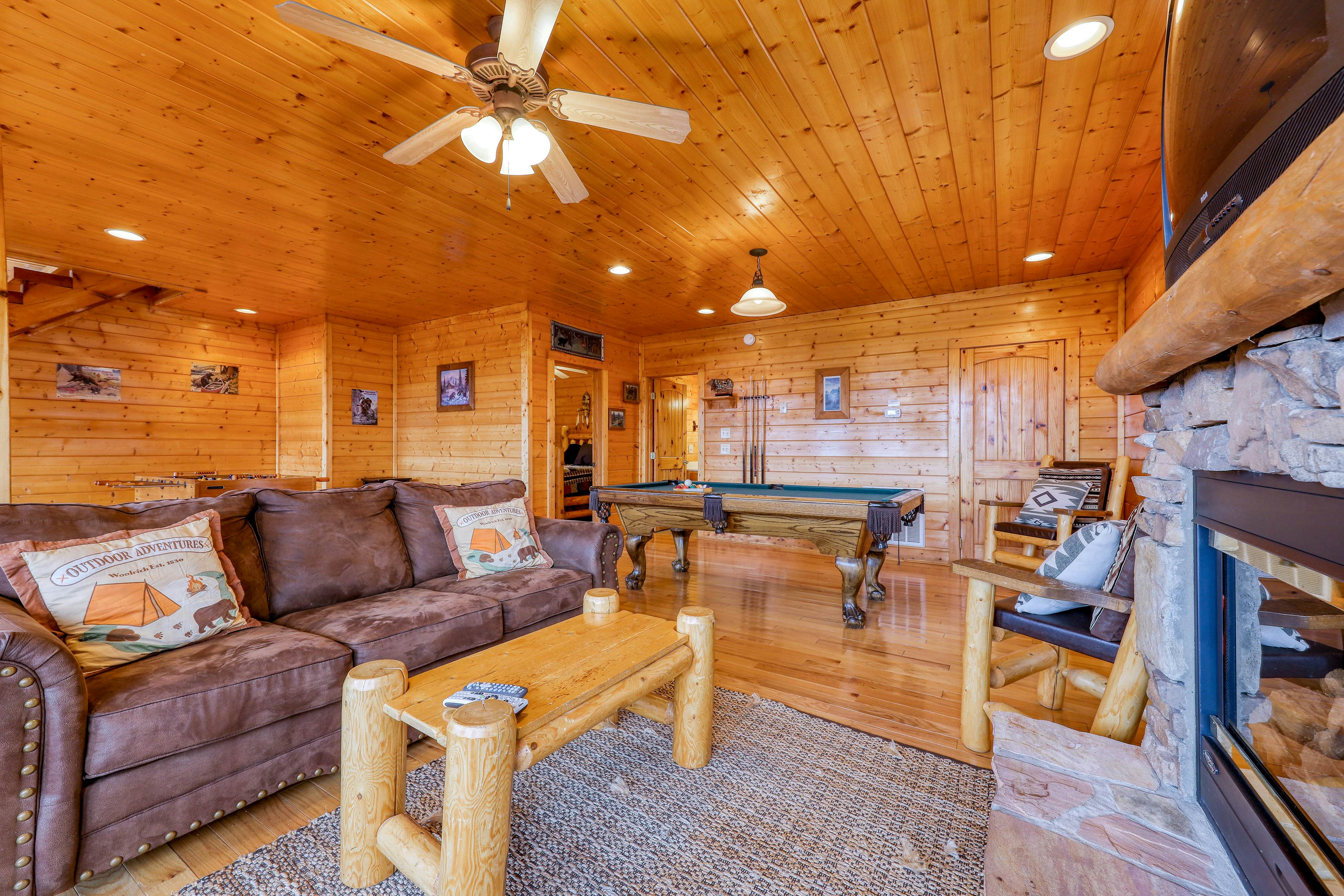 Black Bear Ridge Resort: A Walk in the Clouds | 2 BD Pigeon Forge, TN ...