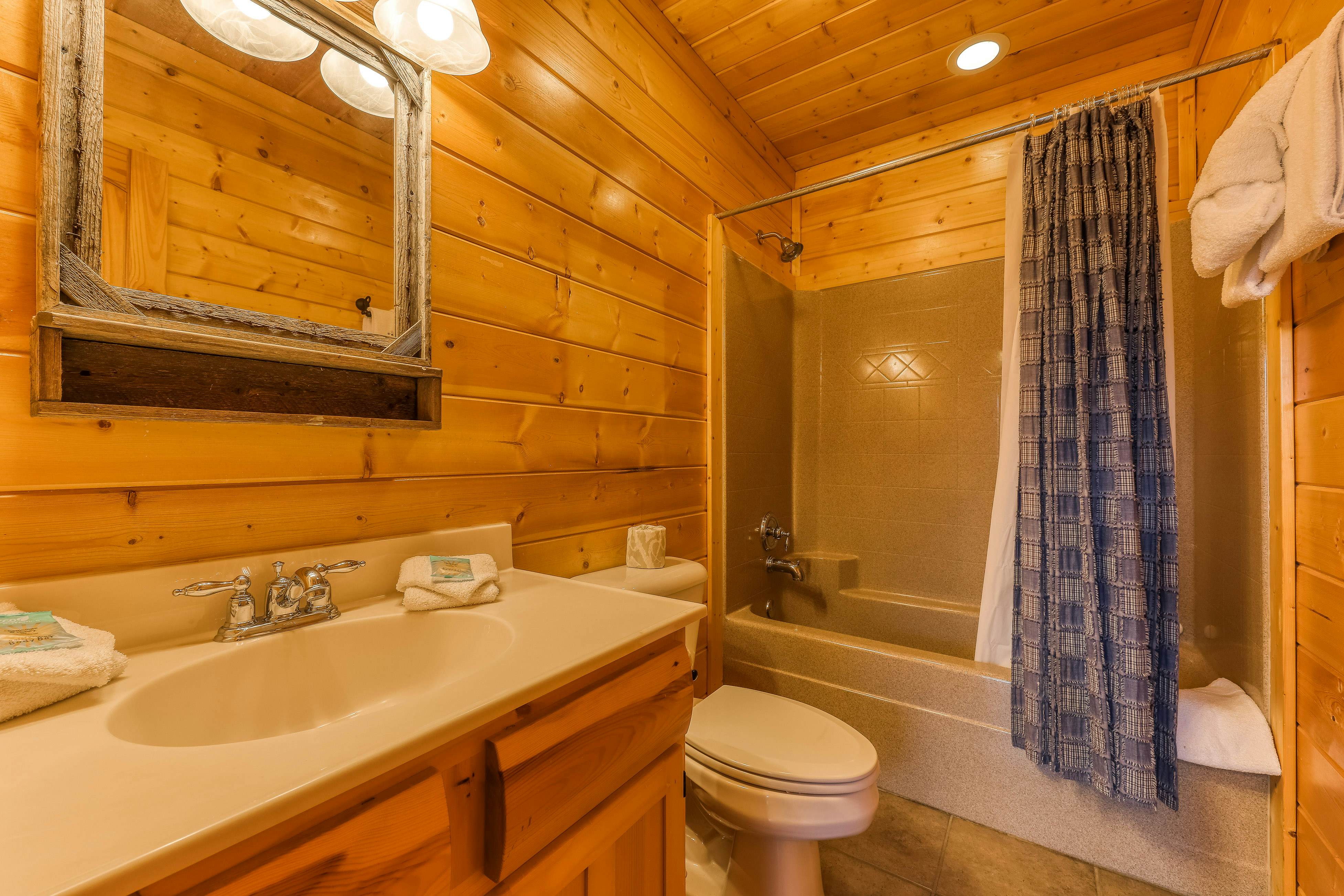 Black Bear Ridge Resort: Valhalla Manor | 12 BD Pigeon Forge, TN ...