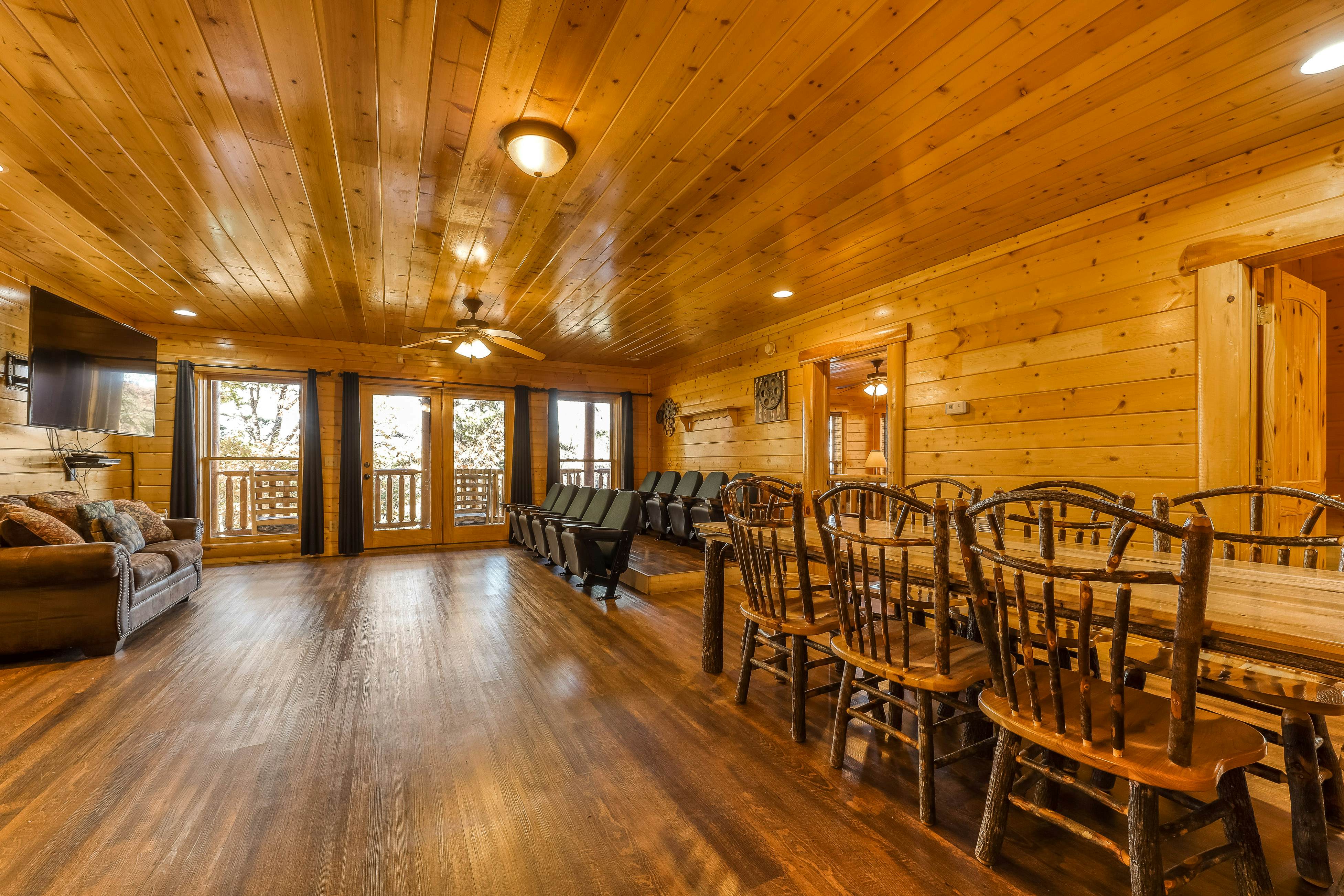 Black Bear Ridge Resort: Valhalla Manor | 12 BD Pigeon Forge, TN ...