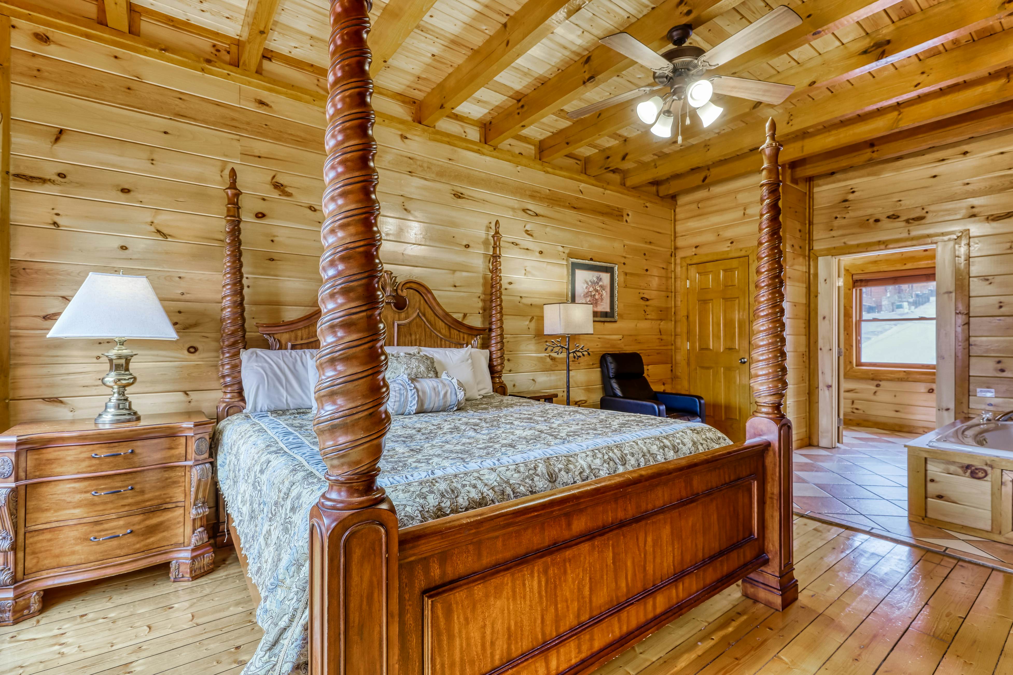 Black Bear Ridge Resort: Bit O'Honey | 8 BD Pigeon Forge, TN Vacation ...