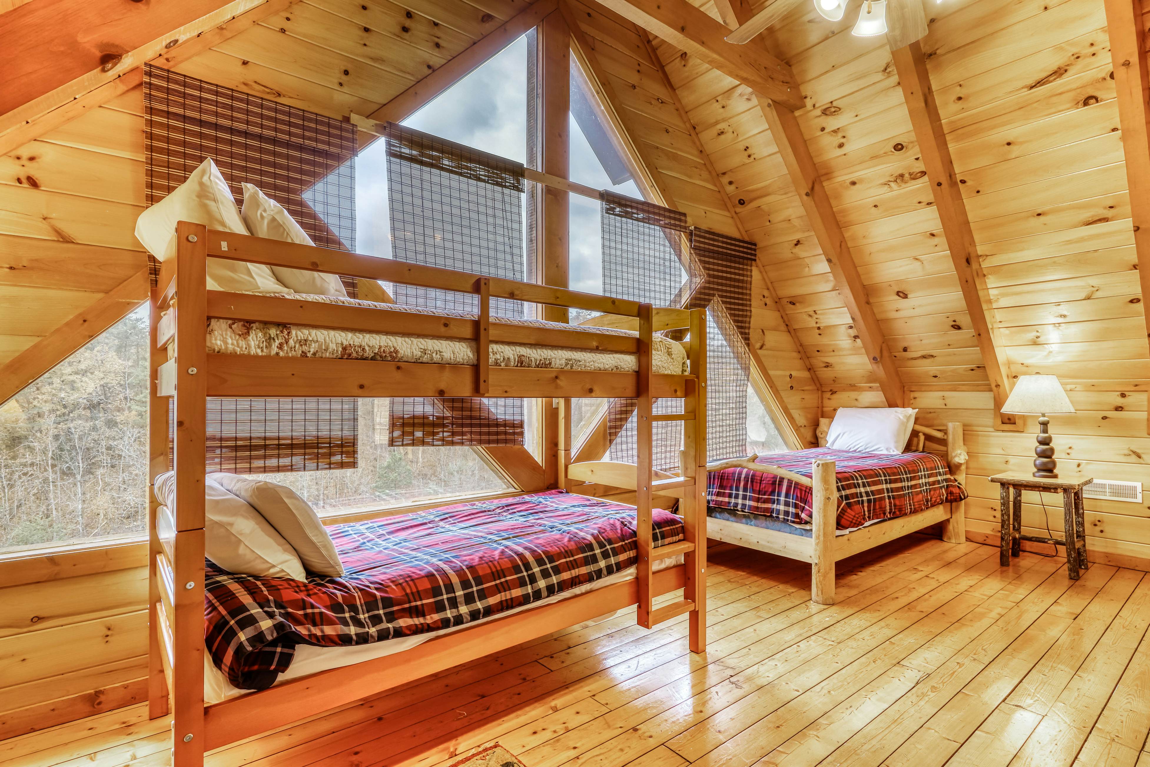 Black Bear Ridge Resort: Bit O'Honey | 8 BD Pigeon Forge, TN Vacation ...