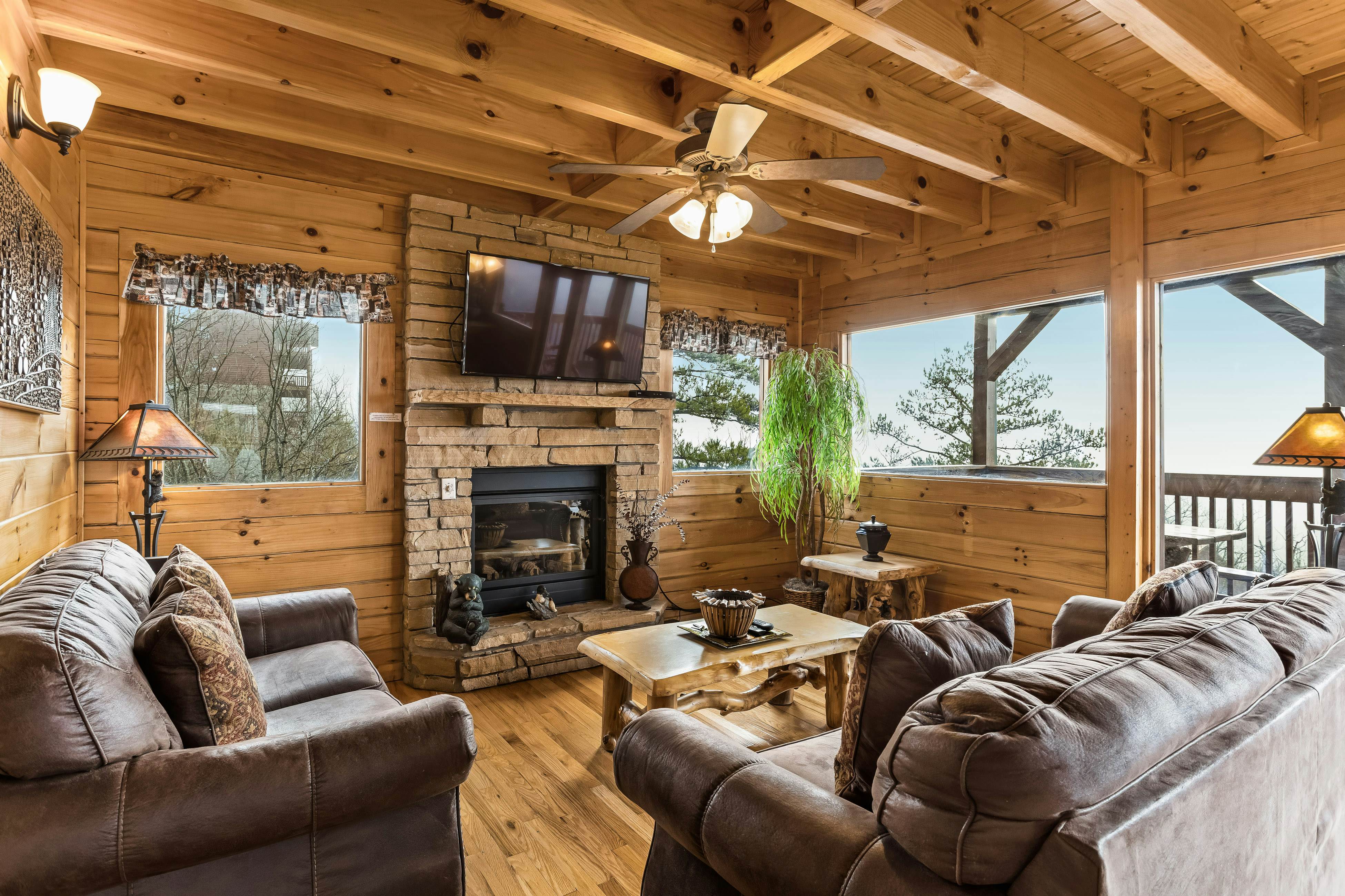 Dollywood Cabin Rentals, Vacation Homes, Vacation Rentals | Vacasa