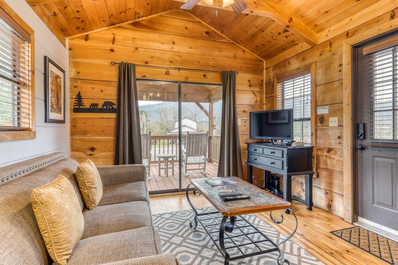 Calvery Cabin | 1 Bed Sevierville, TN Cabin | Vacasa
