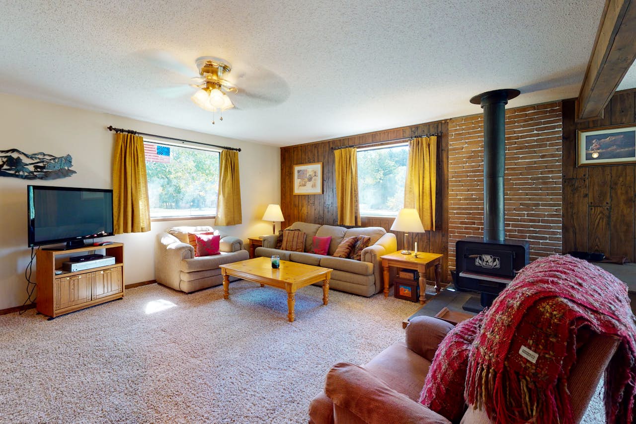 Aspen Retreat Cabin | 3 Bed South Fork, CO Cabin | Vacasa