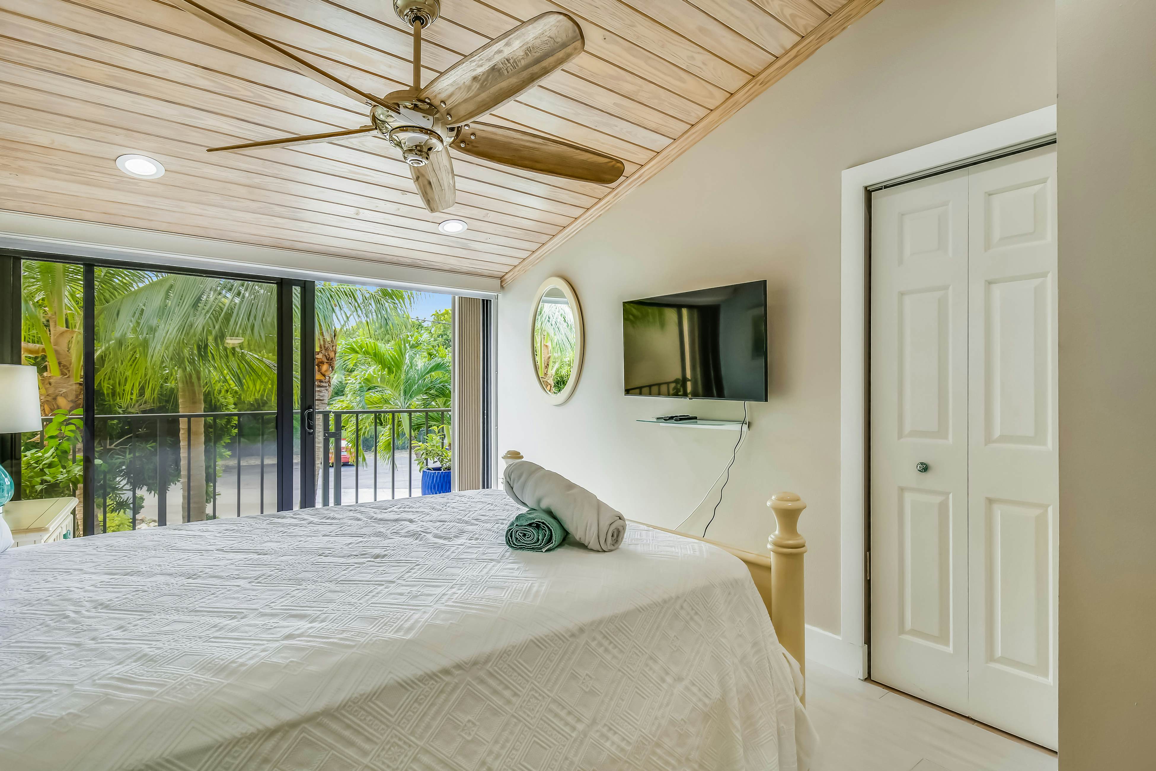 Executive Bay Club Condo M-1 | 2 BD Islamorada, FL Vacation Rental | Vacasa