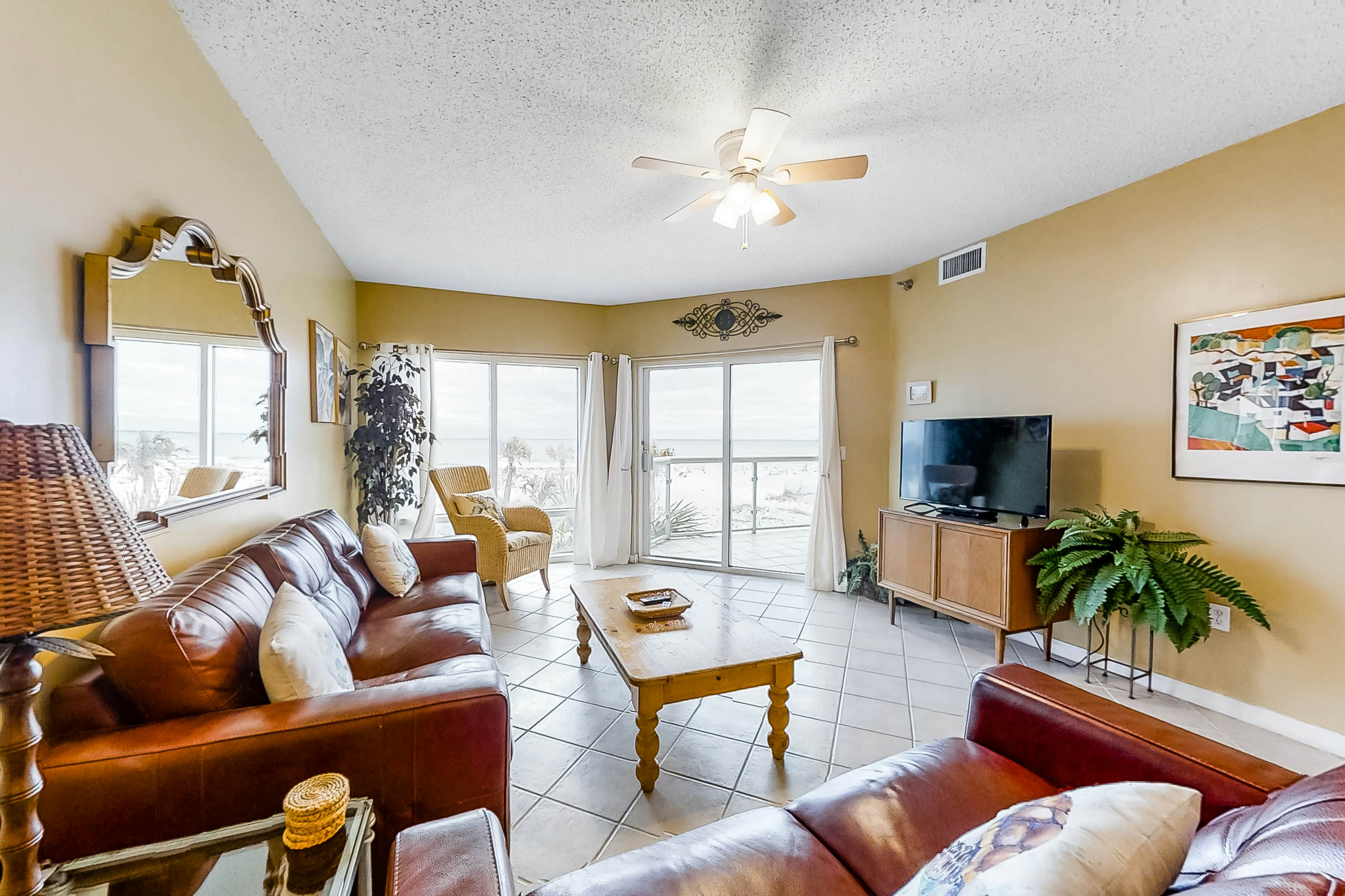 Emerald Isle Resort | Pensacola Beach, FL Condos | Vacasa