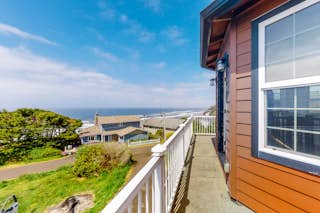 Lighthouse View | 3 Bed Lincoln City, OR House | Vacasa