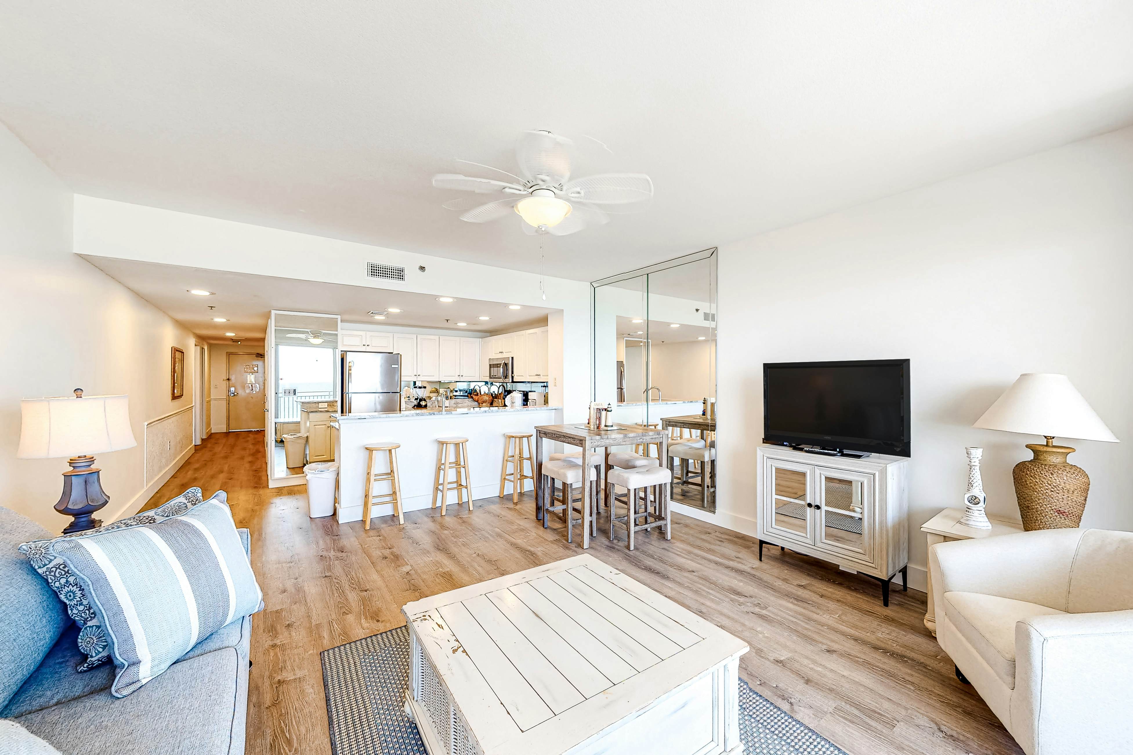 Destin, Florida Beach House Rentals, Condos, Vacation Rentals | Vacasa