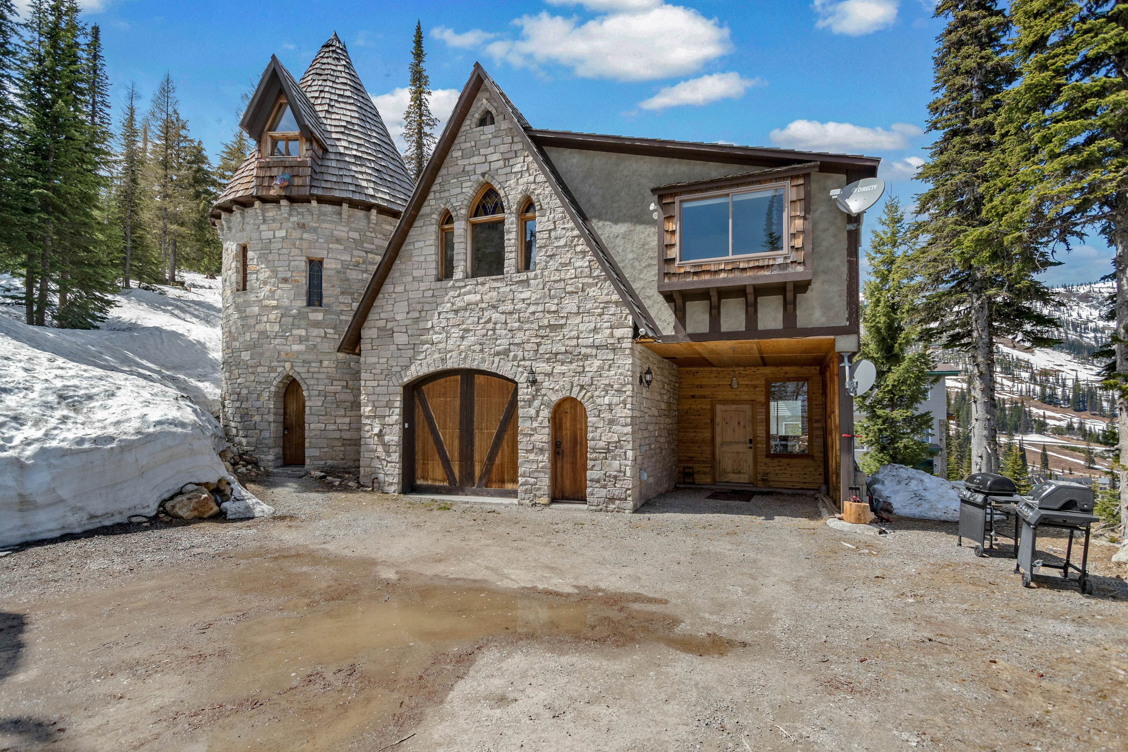 The Castle - Chateau De Melusine | 2 BD Sandpoint, ID Vacation Rental ...