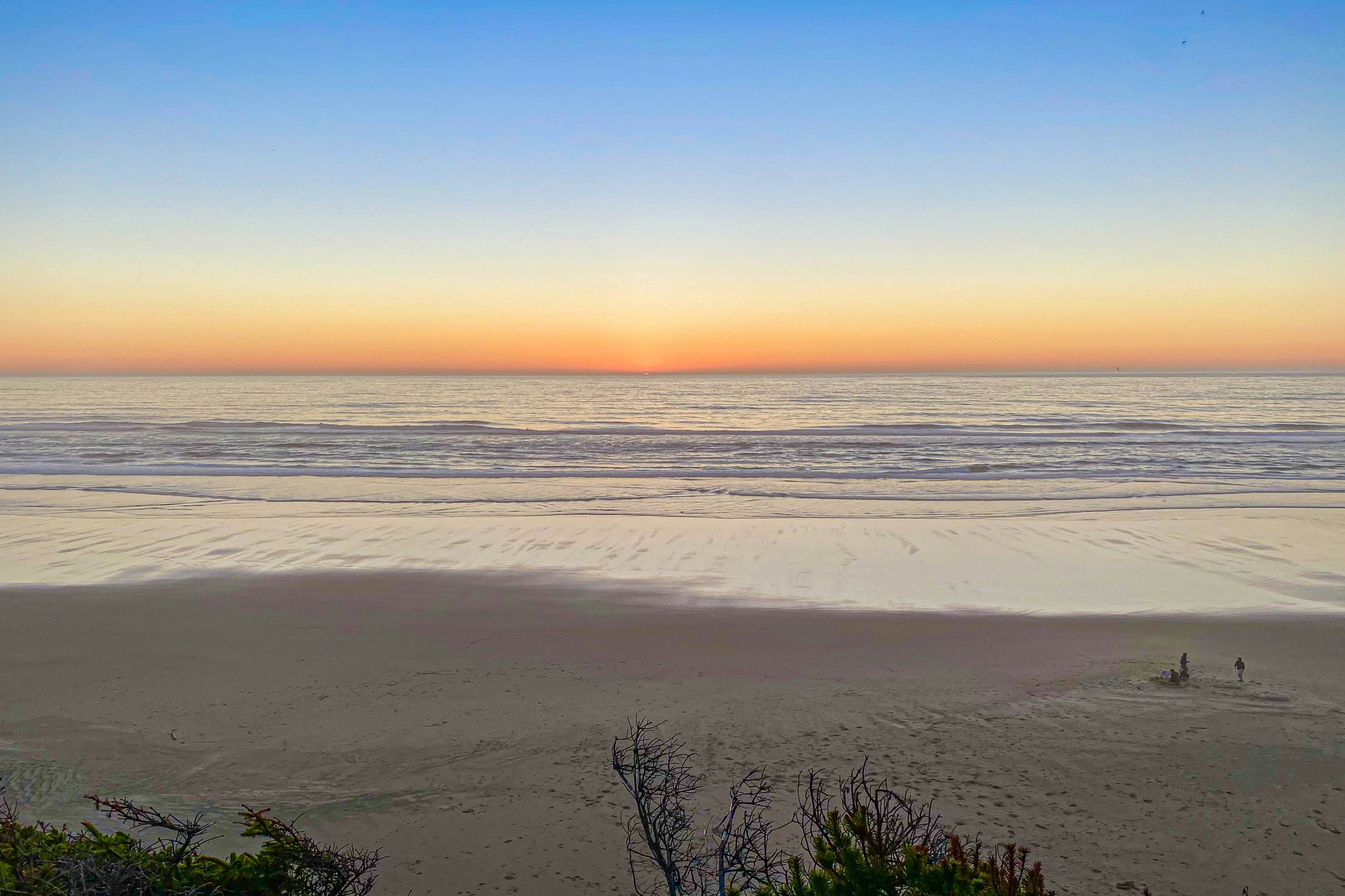 Sweet Sea Haven | 2 BD South Beach, OR Vacation Rental | Vacasa