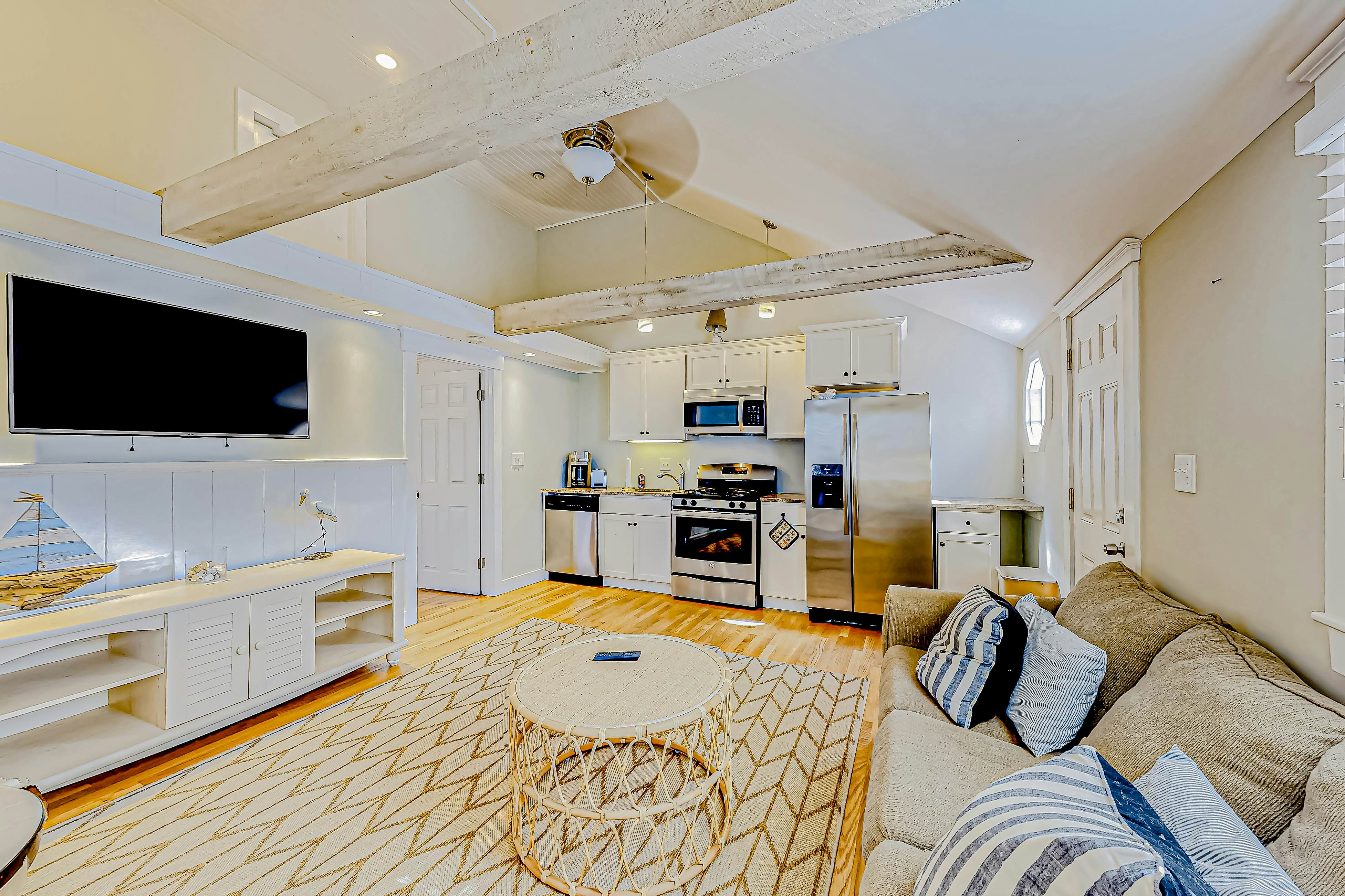 Cape Cod Vacation Rentals, Beachfront Rentals | Vacasa