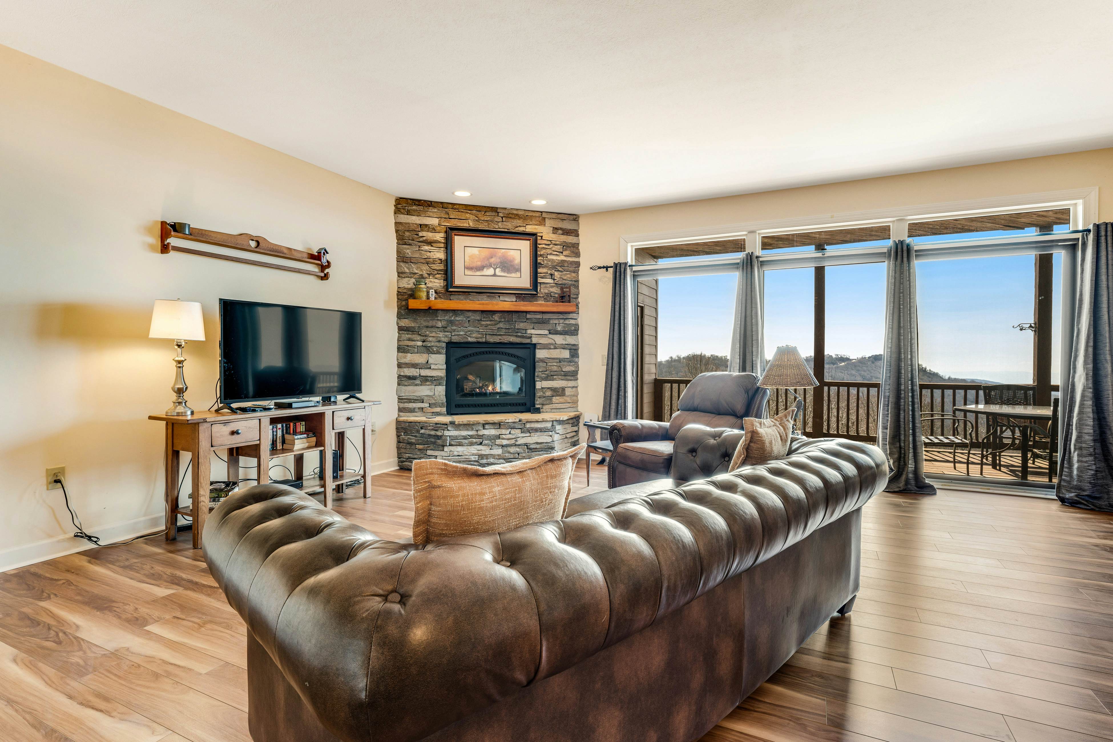 Blue Ridge Mountain Cabin Rentals, Vacation Rentals | Vacasa