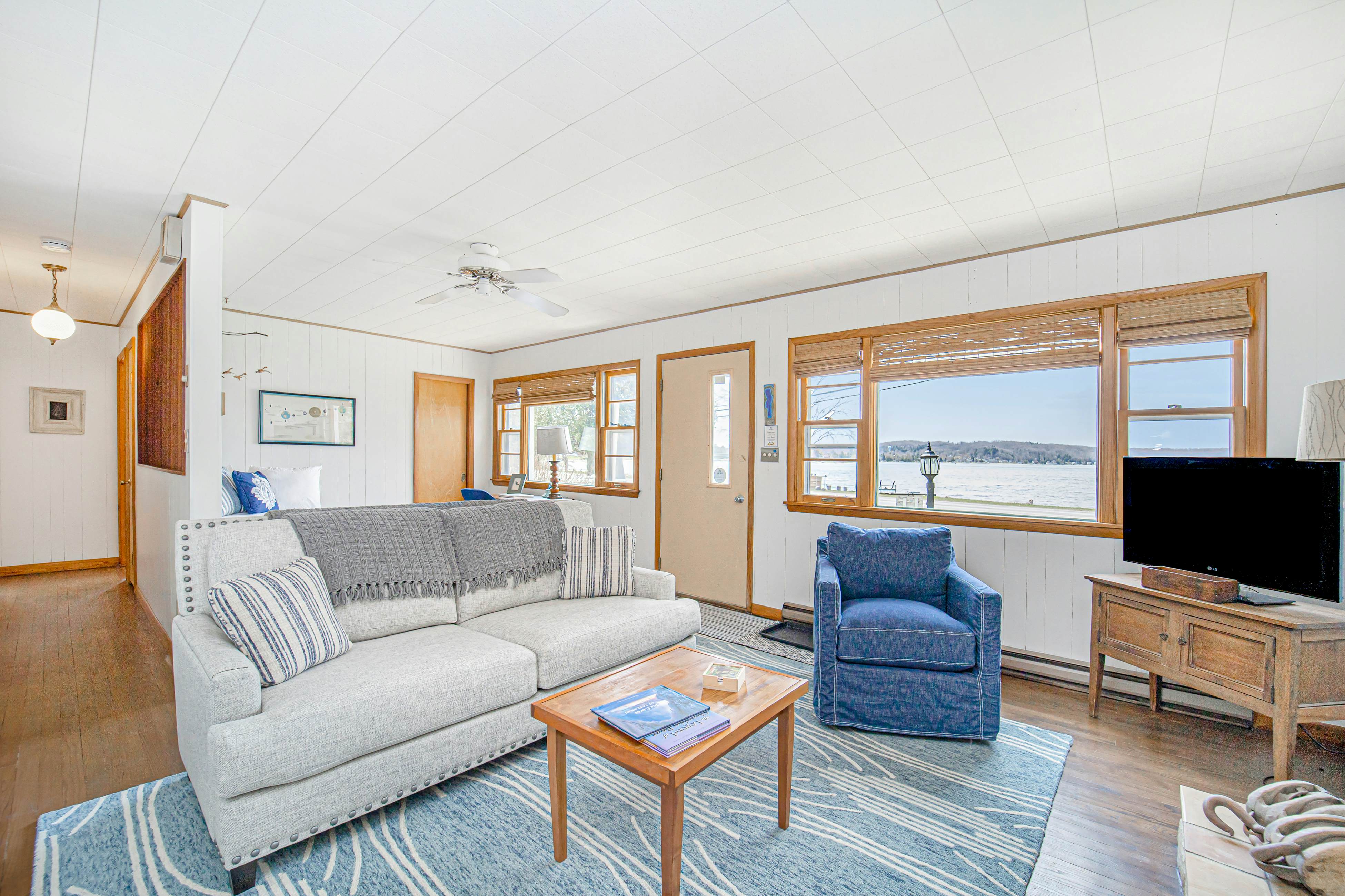 Crystal Lake, MI Vacation Rentals, Cabins | Vacasa