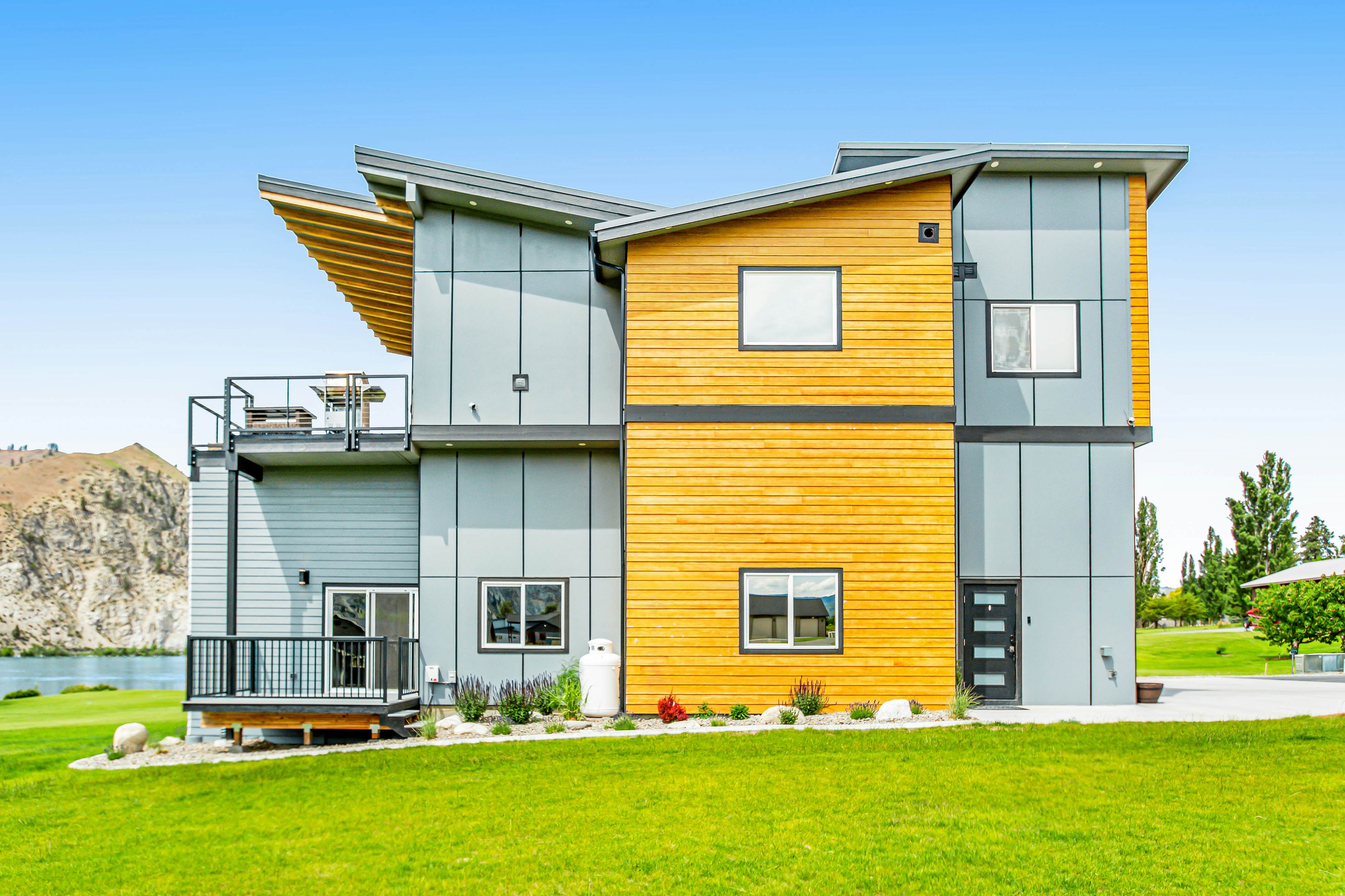 Lake Chelan Vacation Rentals, Cabins | Professionally Cleaned | Vacasa