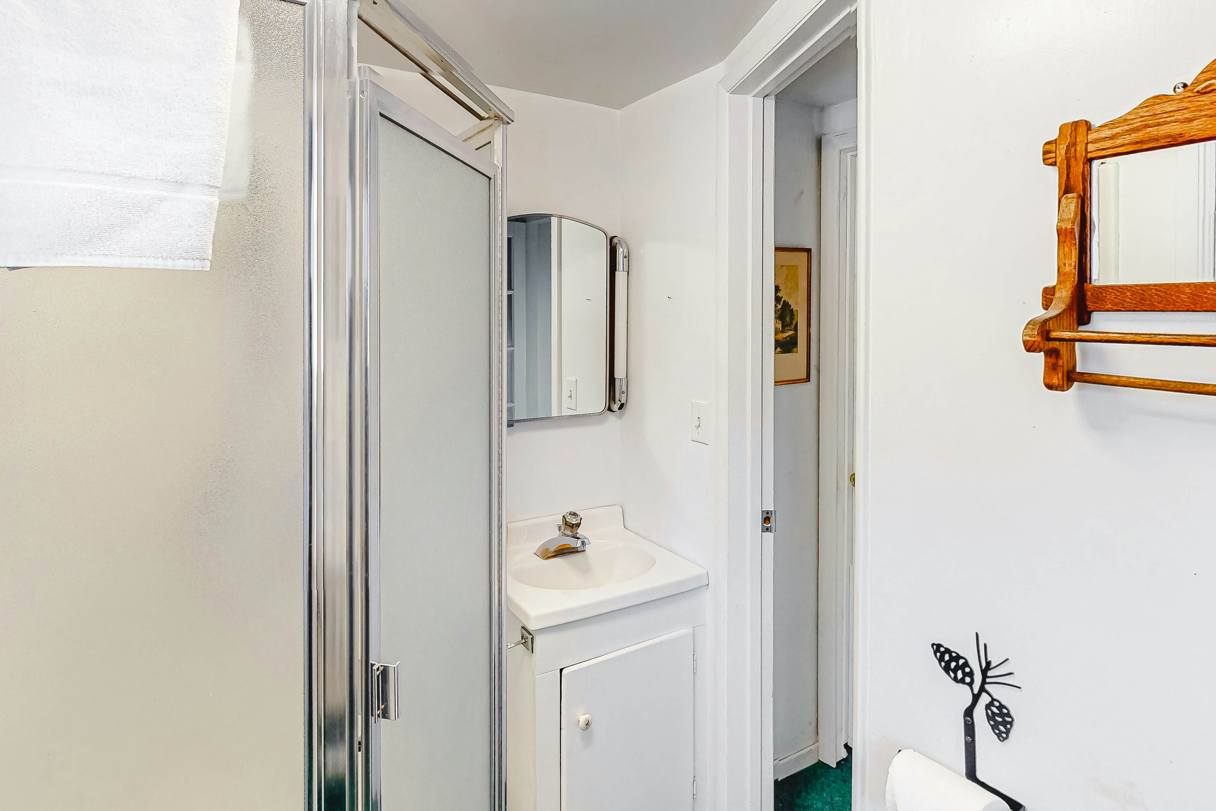 Paha Lakefront | 4 BD Bass Lake, CA Vacation Rental | Vacasa