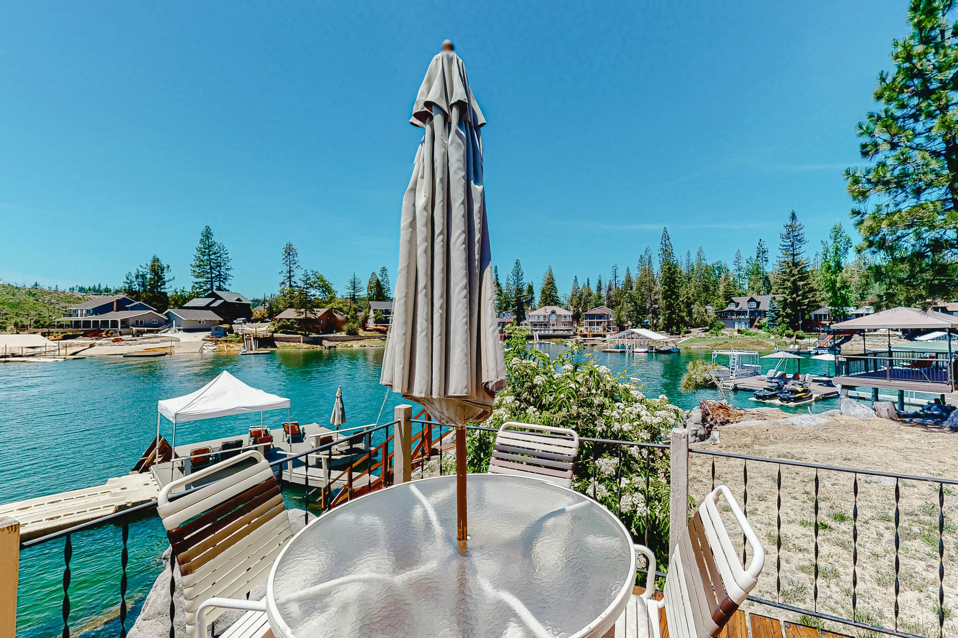 Paha Lakefront | 4 BD Bass Lake, CA Vacation Rental | Vacasa