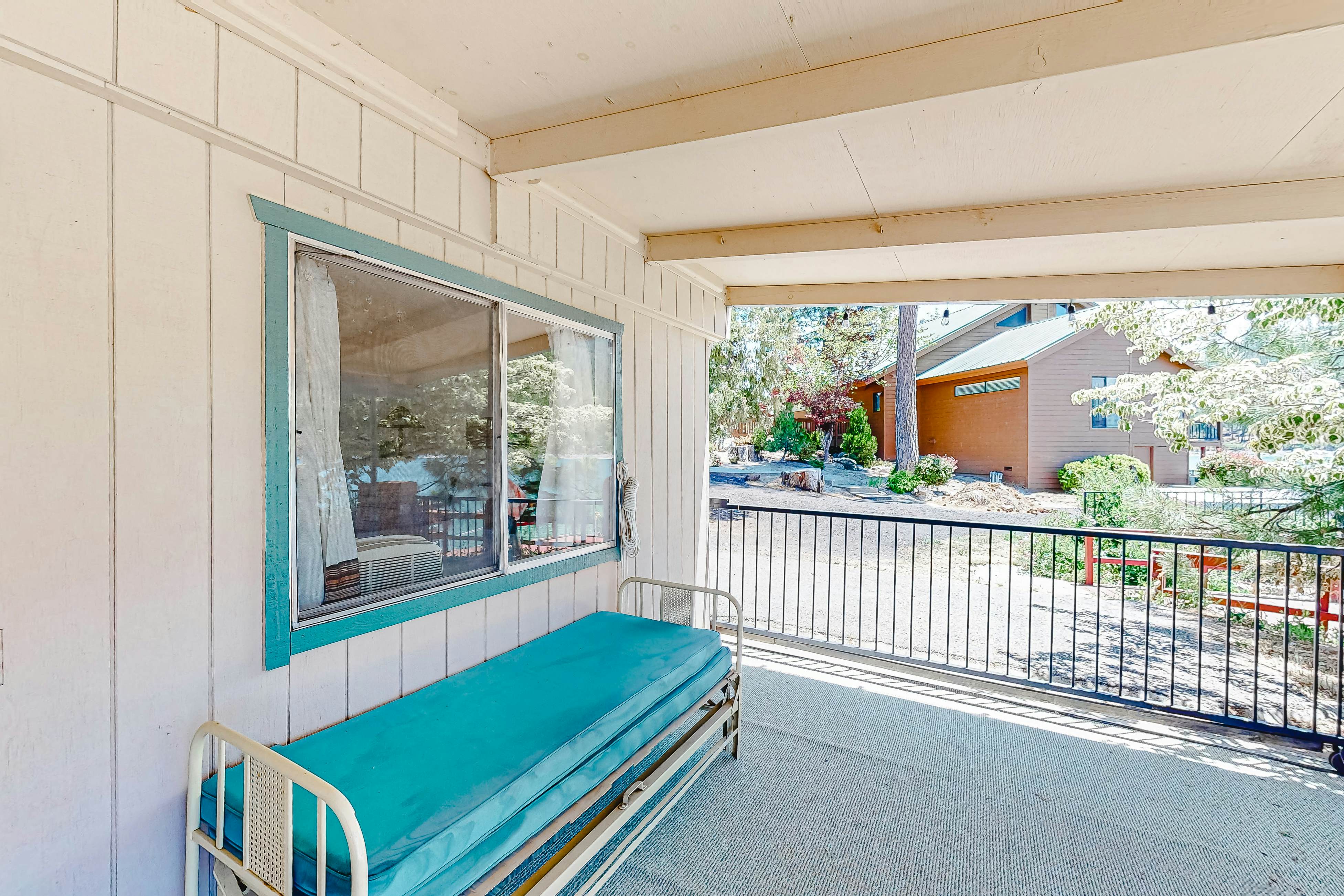 Paha Lakefront | 4 BD Bass Lake, CA Vacation Rental | Vacasa