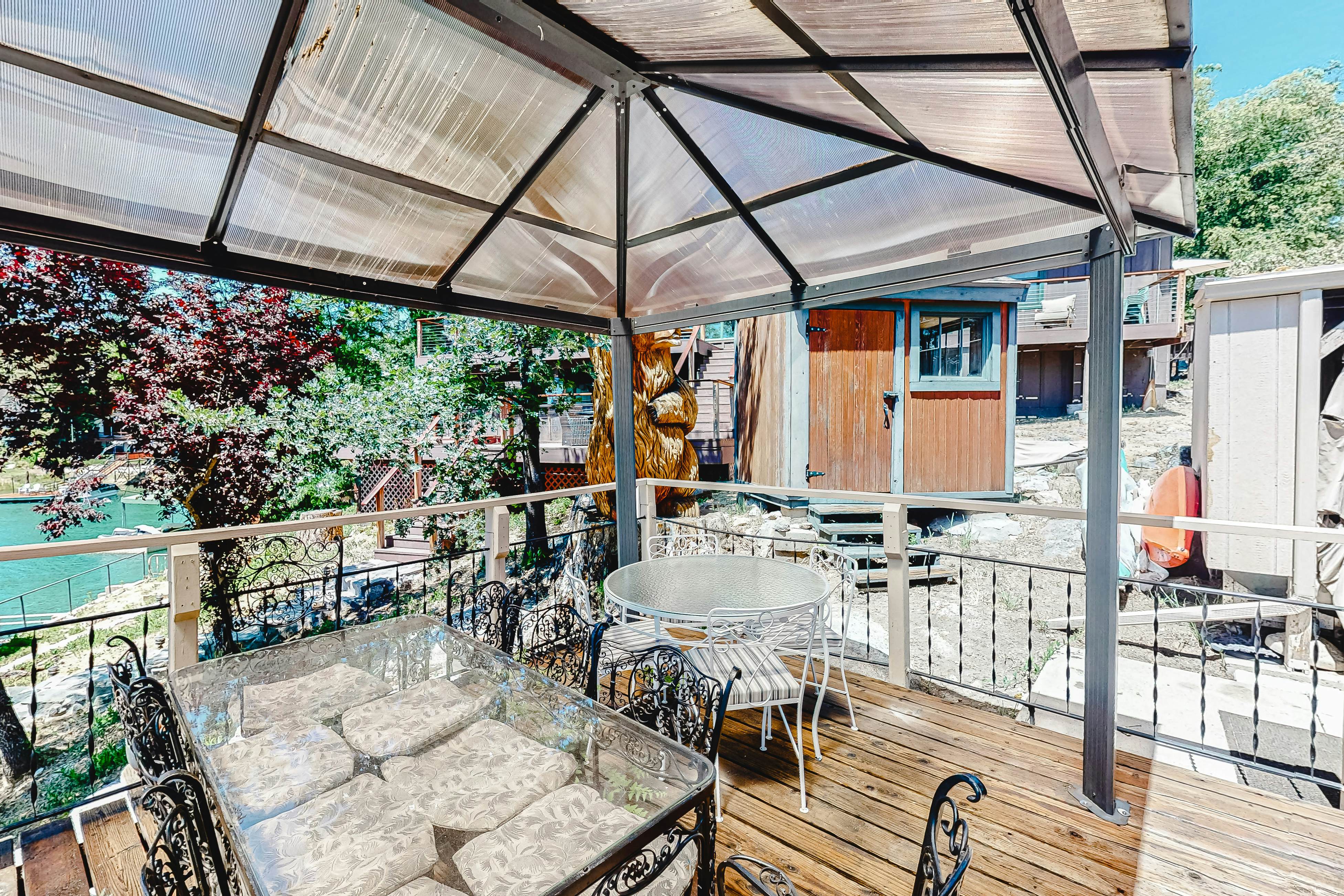 Paha Lakefront | 4 BD Bass Lake, CA Vacation Rental | Vacasa