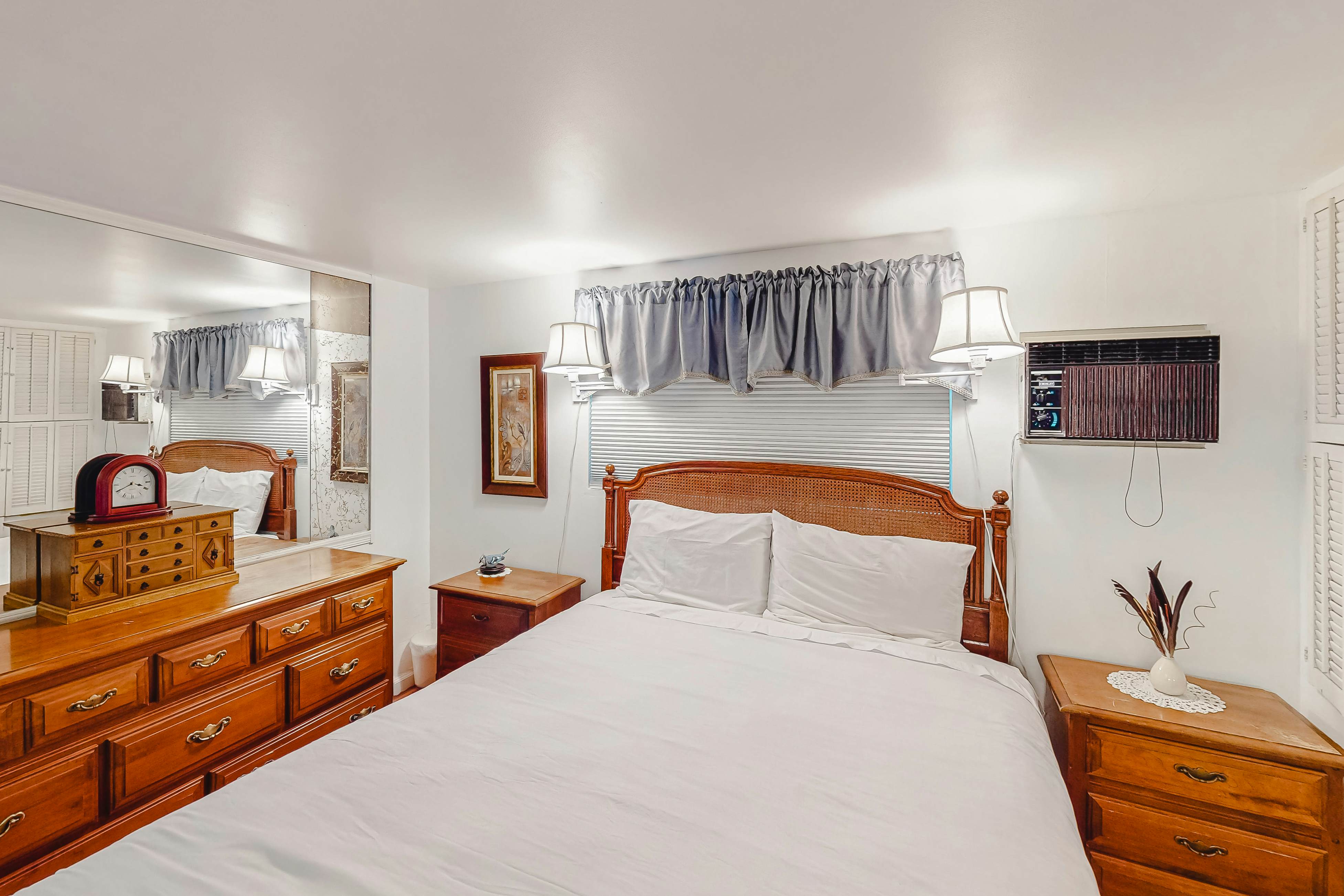 Paha Lakefront | 4 BD Bass Lake, CA Vacation Rental | Vacasa