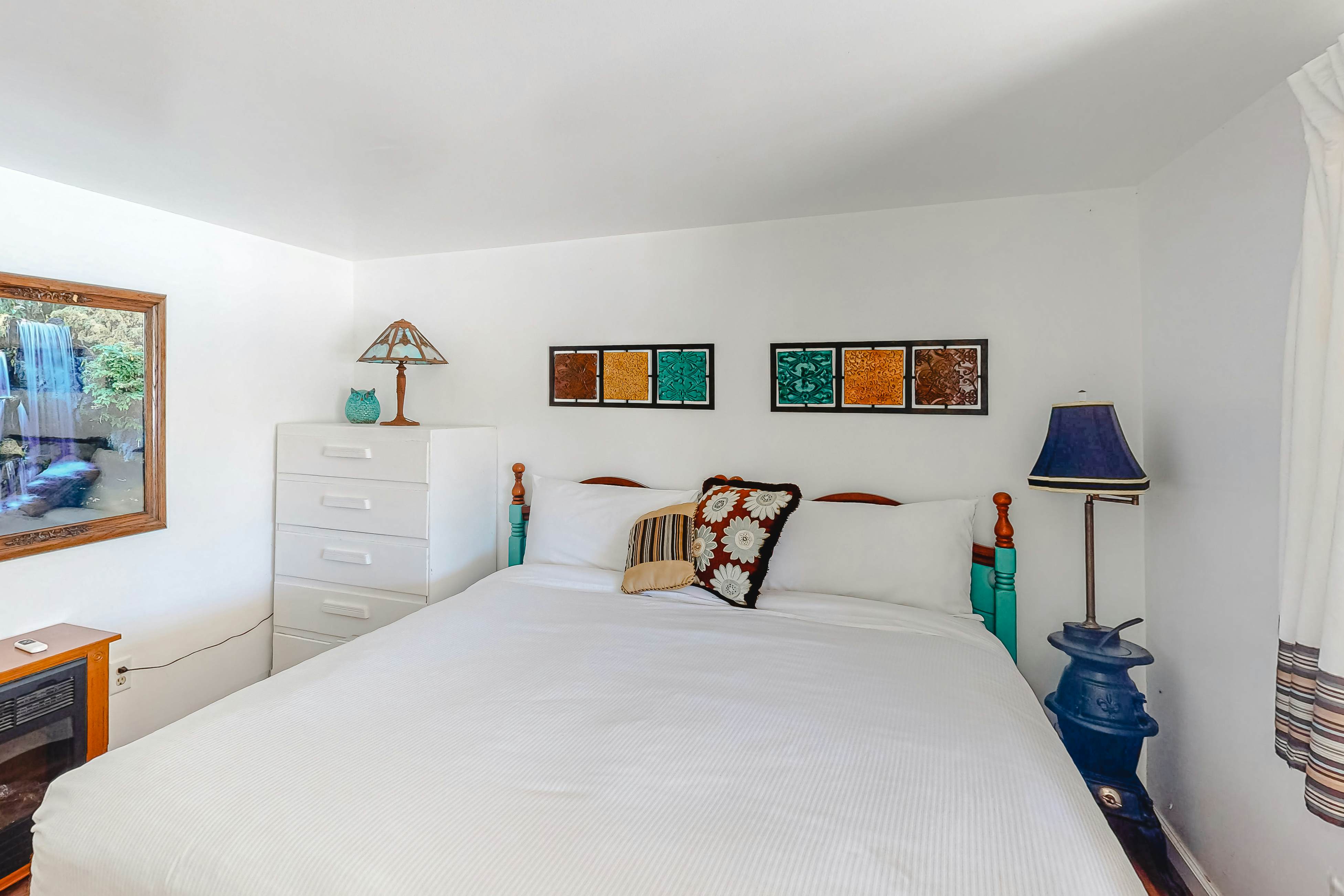 Paha Lakefront | 4 BD Bass Lake, CA Vacation Rental | Vacasa