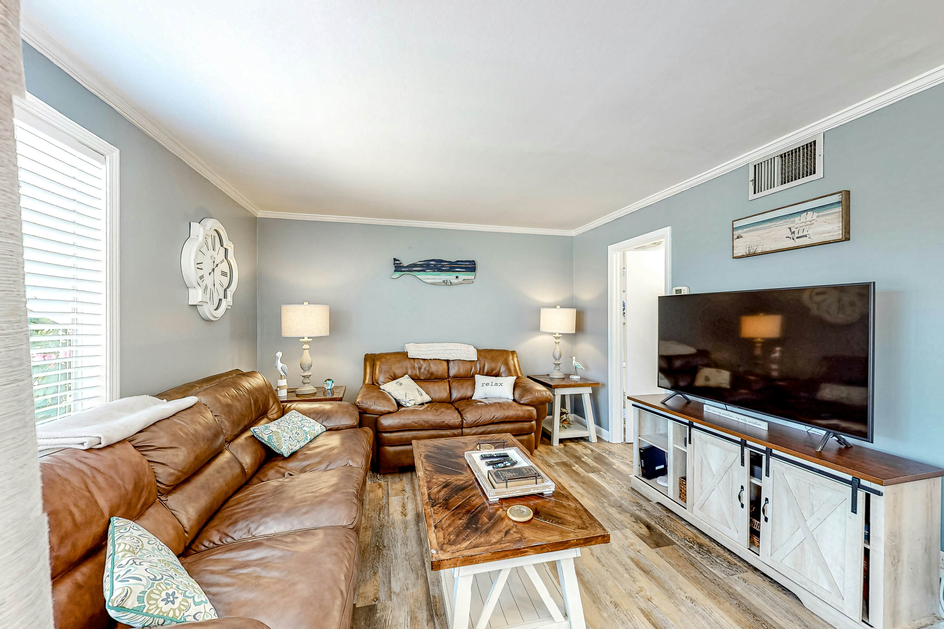 Destin, Florida Beach House Rentals, Condos, Vacation Rentals | Vacasa