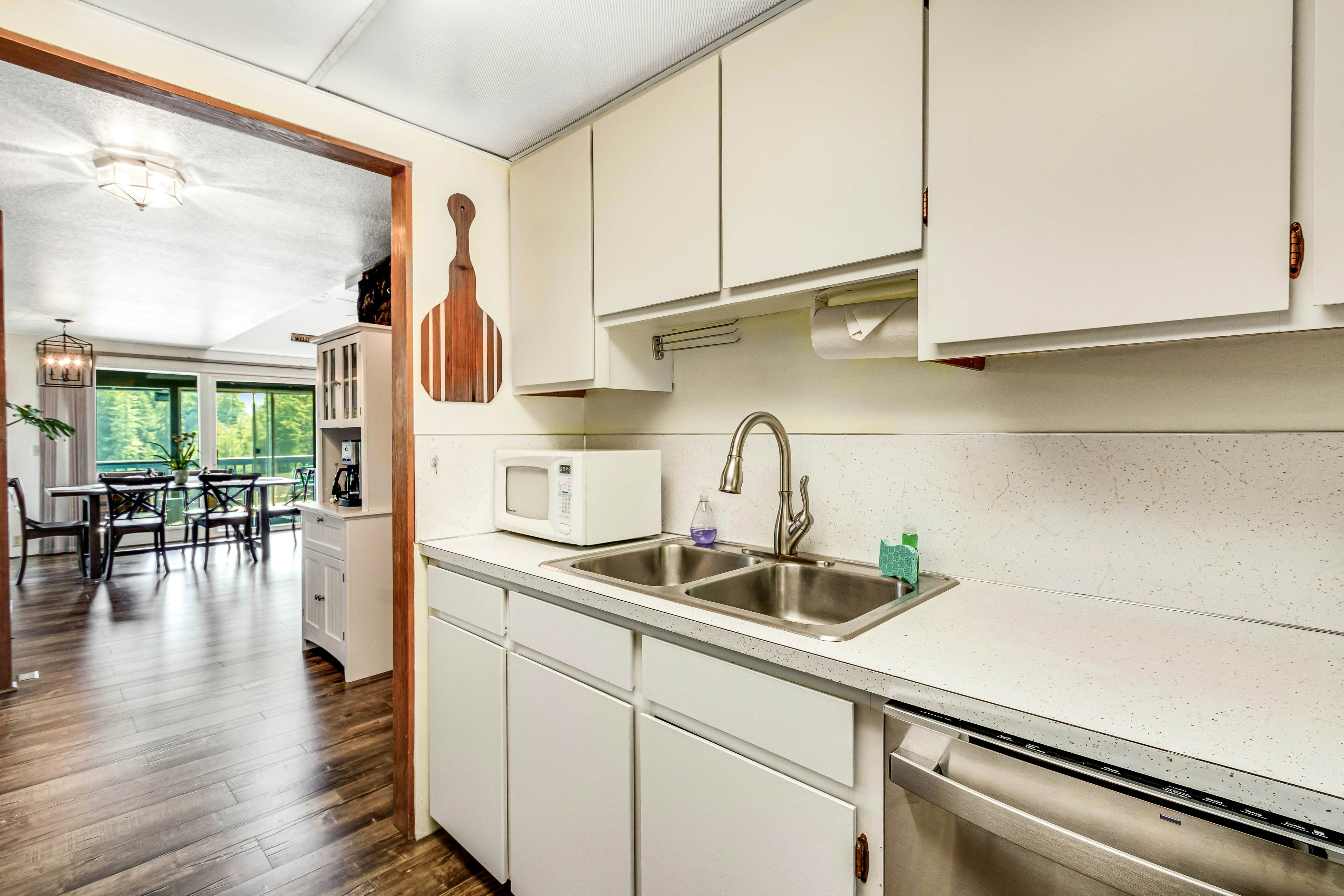 The Lakefront Treehouse | 3 BD Shelton, WA Vacation Rental | Vacasa