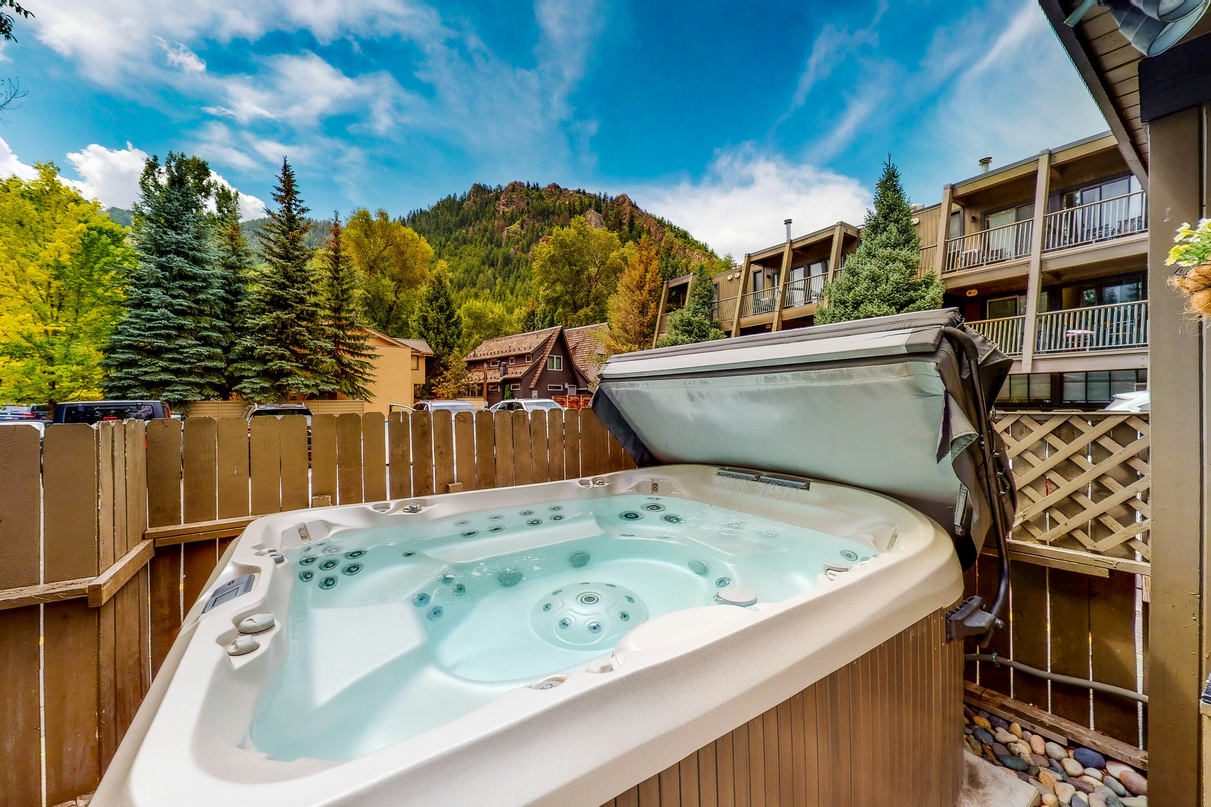 Aspen Vacation Rentals, Cabin Rentals, Condo Rentals | Vacasa