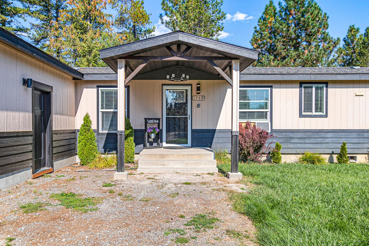 Gypsy Bay Waterfront Gem | 4 Bed Sagle, ID House | Vacasa