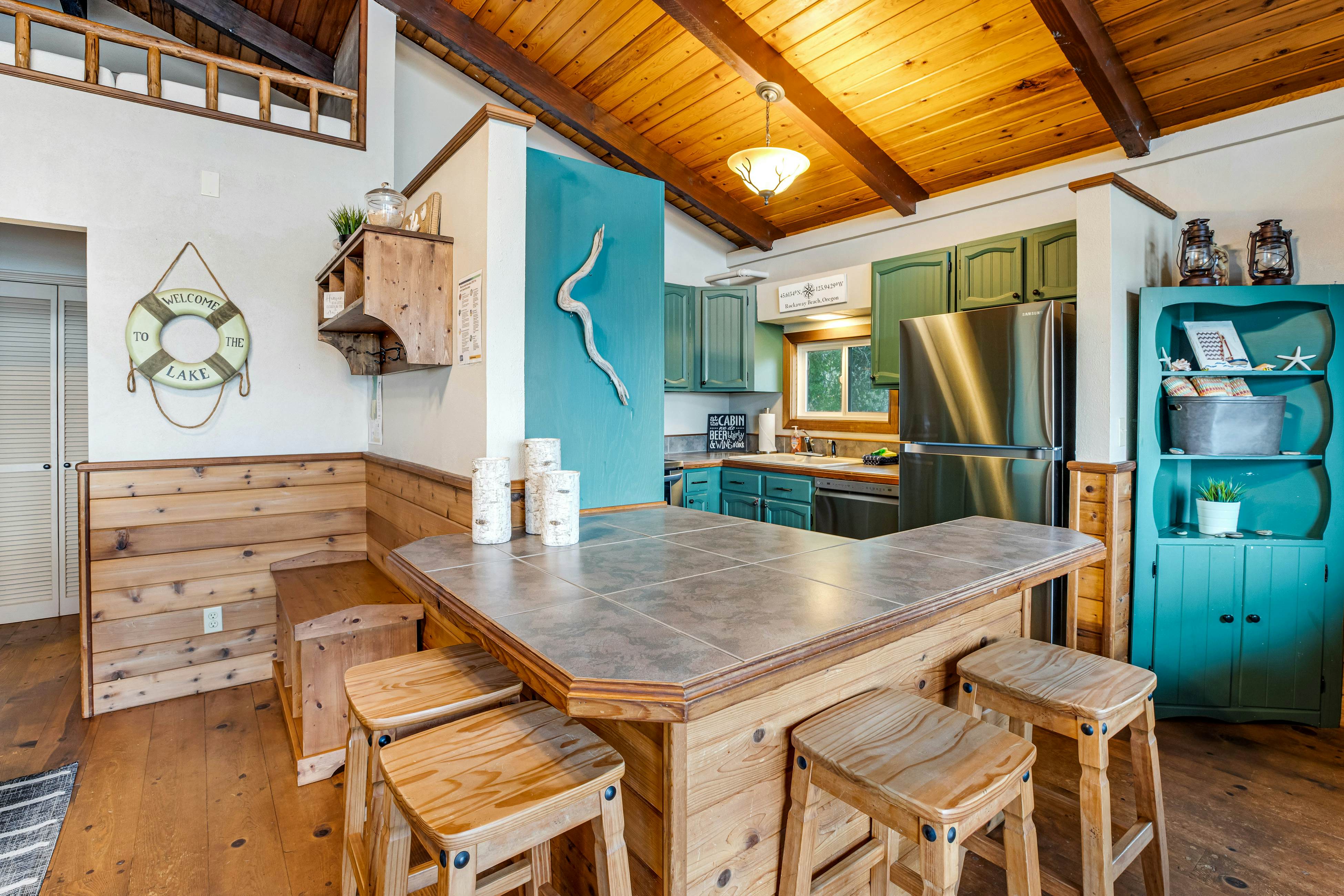 Lake Lytle Lookout | 2 BD Rockaway Beach, OR Vacation Rental | Vacasa