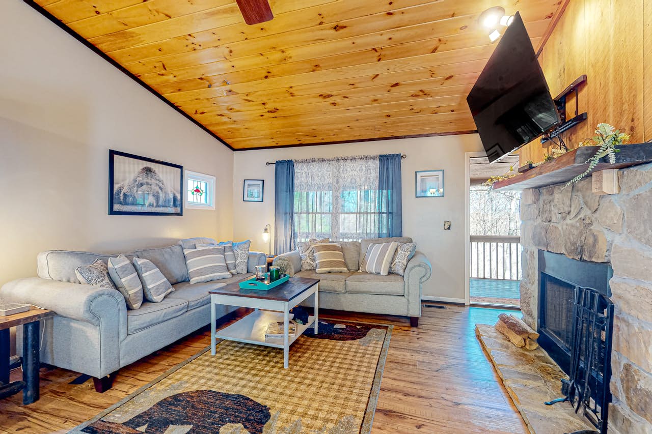 No Worries Cabin | 2 Bed Ellijay, GA Cabin | Vacasa