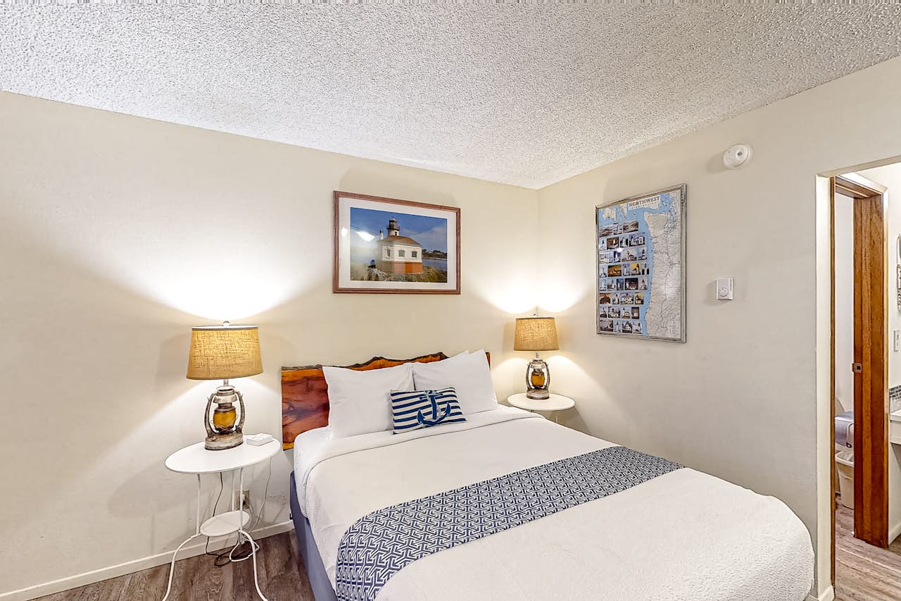 Lamplighter Inn - 101 Lighthouse Keeper | 0 Bed Bandon, OR Motel | Vacasa