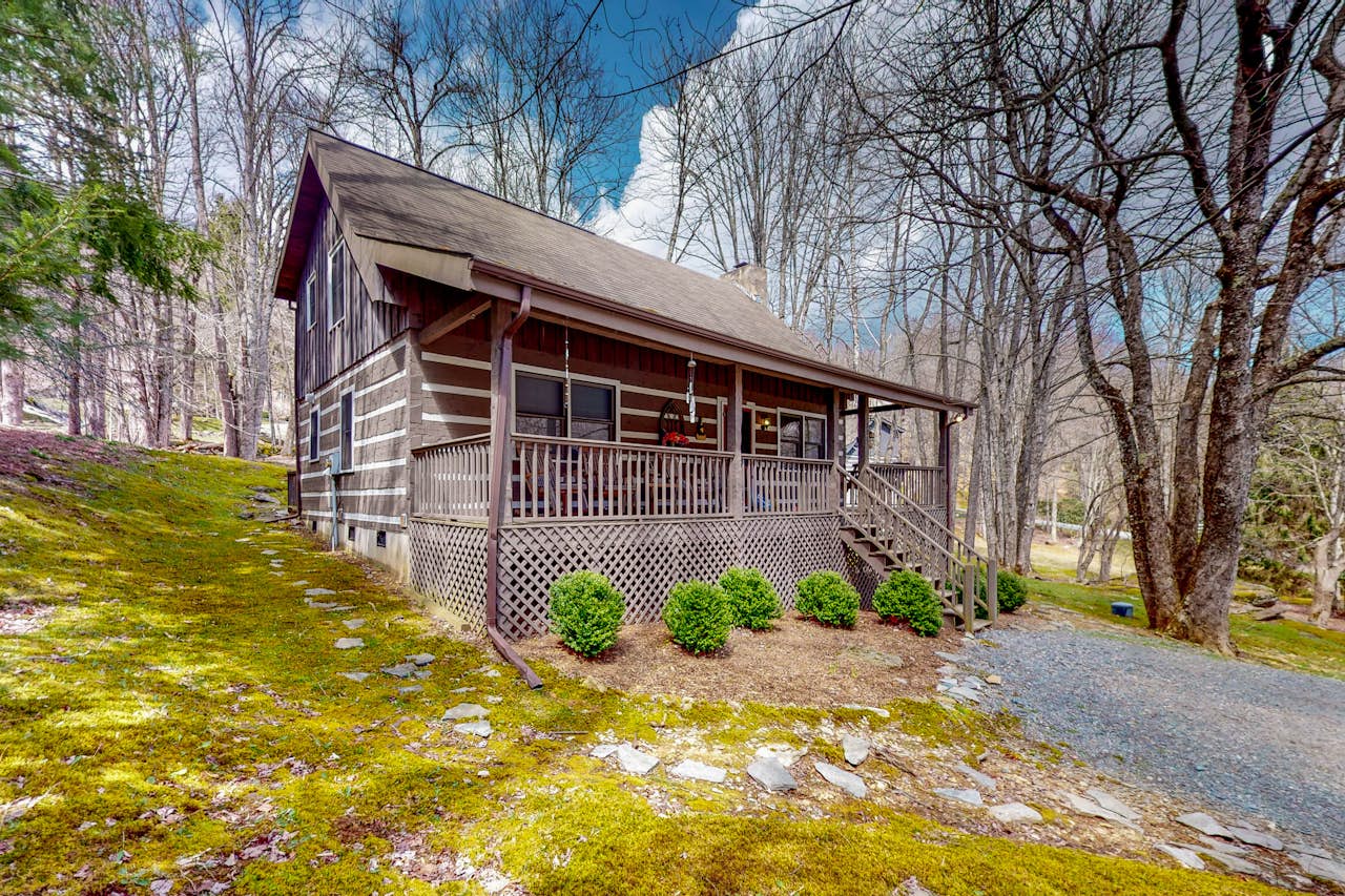 American Pride Cabin | 2 BD Seven Devils, NC Vacation Rental | Vacasa