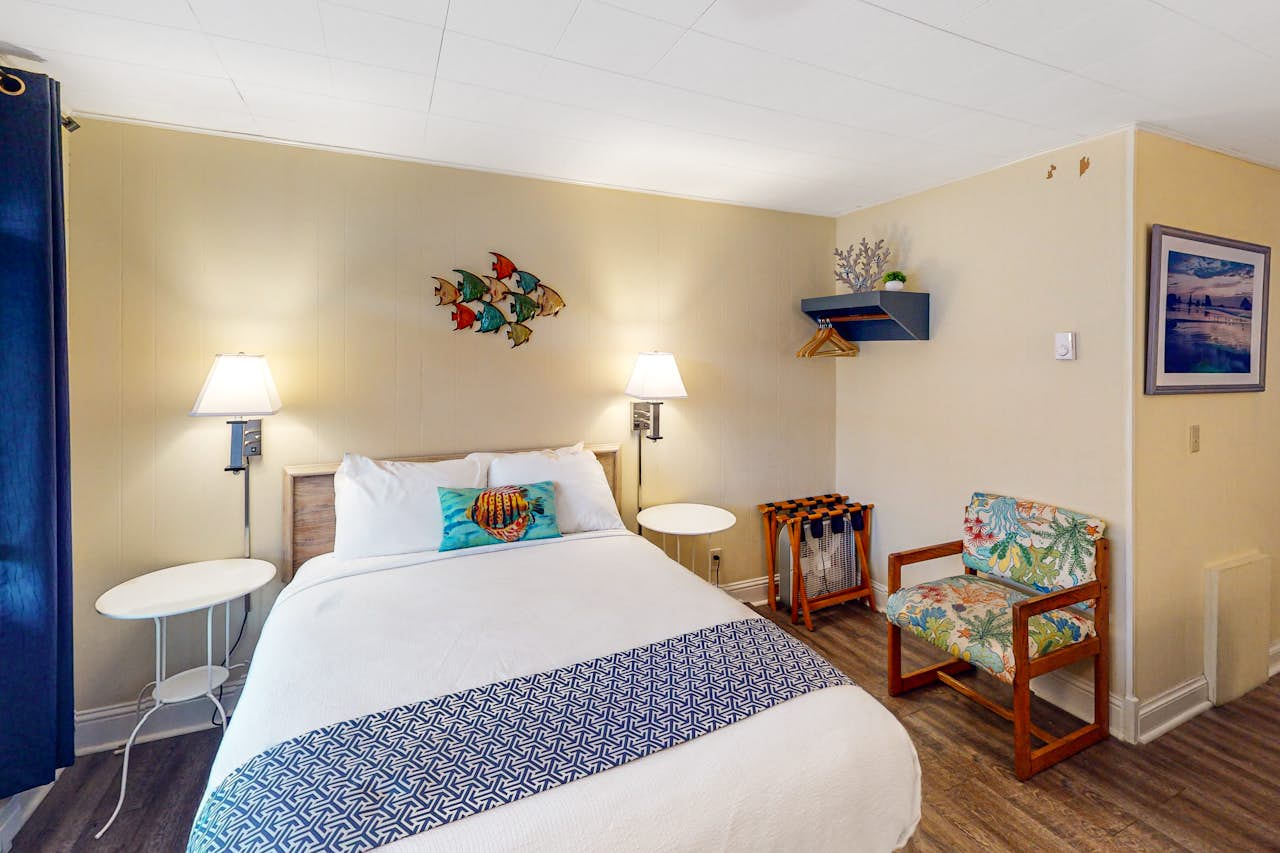 Lamplighter Inn - 114 Angel Fish Reef | 0 Bed Bandon, OR Motel | Vacasa