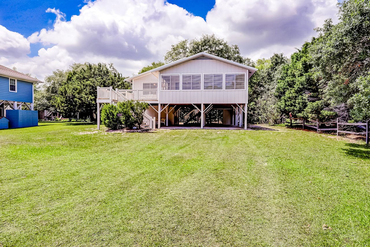 Happy Place | 2 BD Edisto Beach, SC Vacation Rental | Vacasa