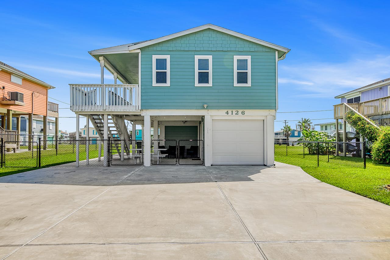 The Shell Shack | 2 Bed Galveston, TX House | Vacasa