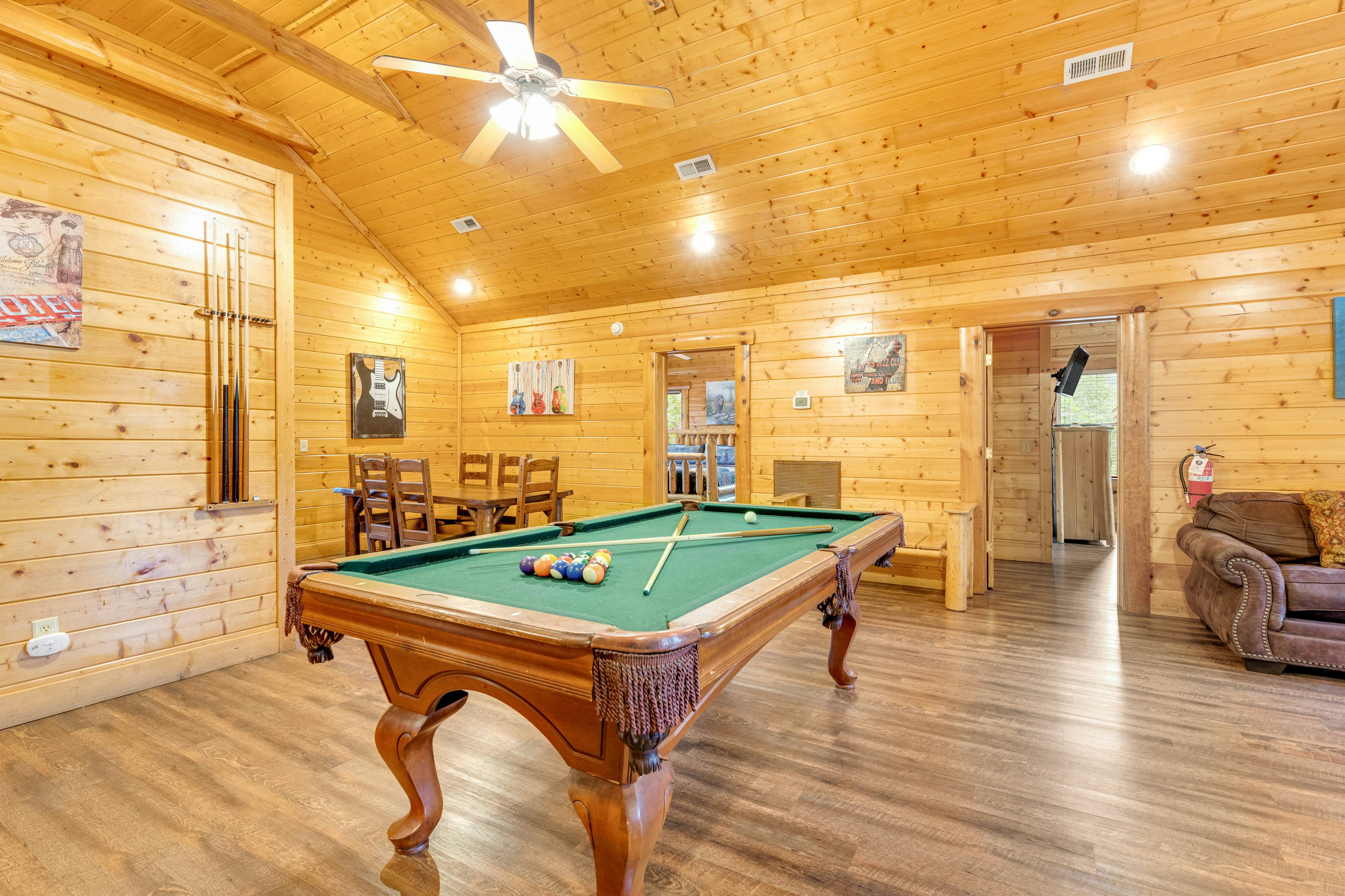 Black Bear Ridge Resort: Valhalla Manor | 12 BD Pigeon Forge, TN ...