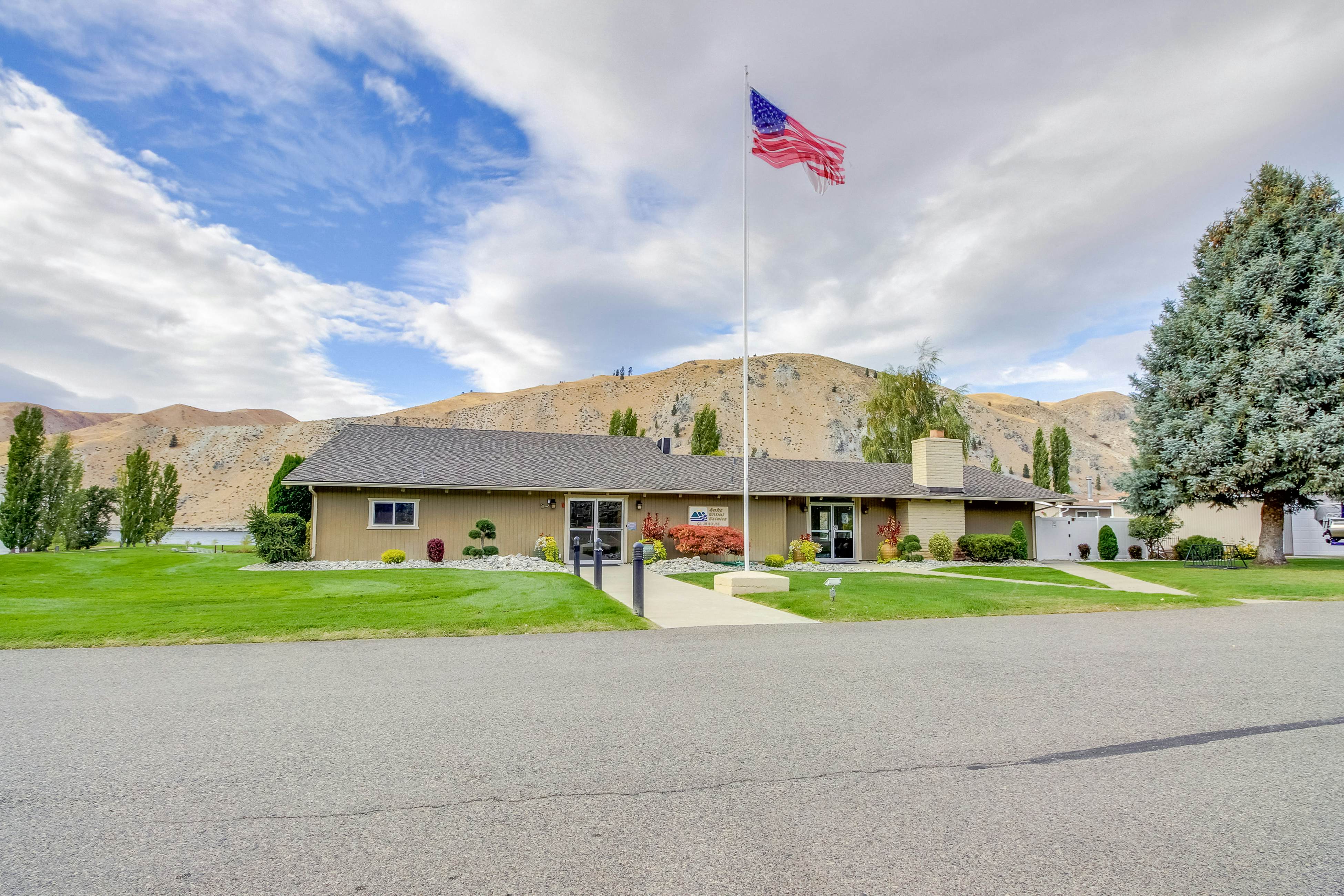 Drift Away Lake House | 3 BD Orondo, WA Vacation Rental | Vacasa