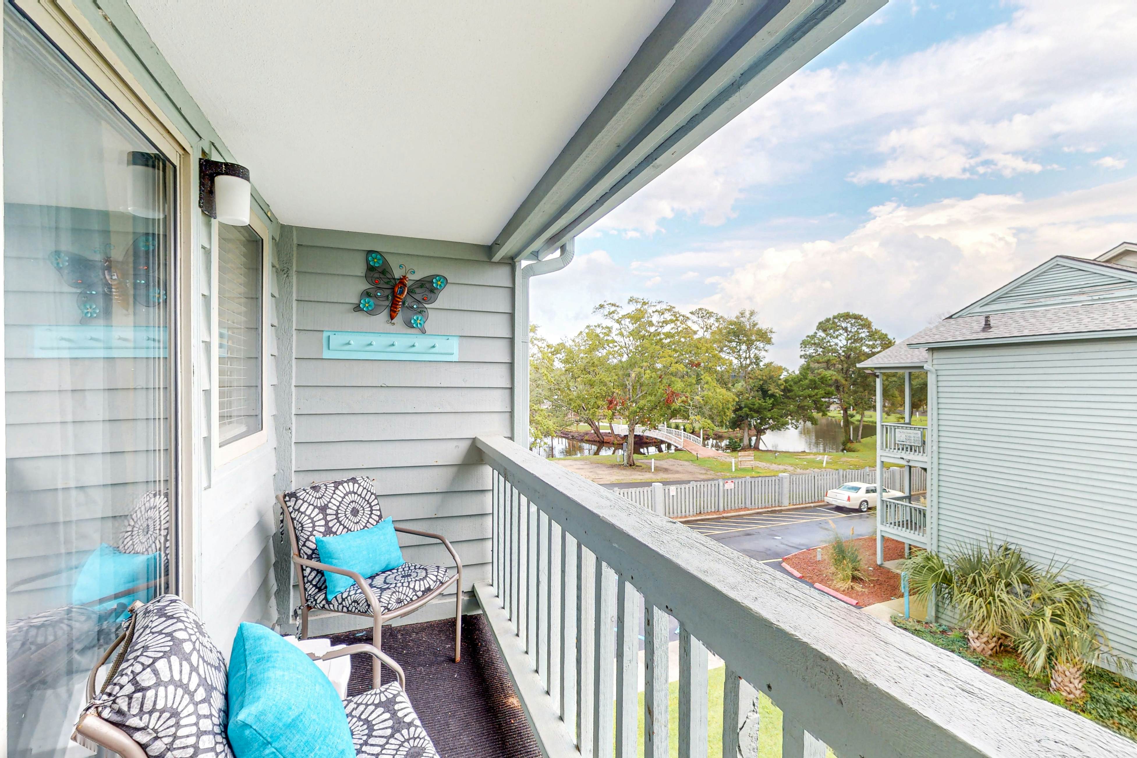 Sunny Coastal Cottage | 2 BD Myrtle Beach, SC Vacation Rental | Vacasa