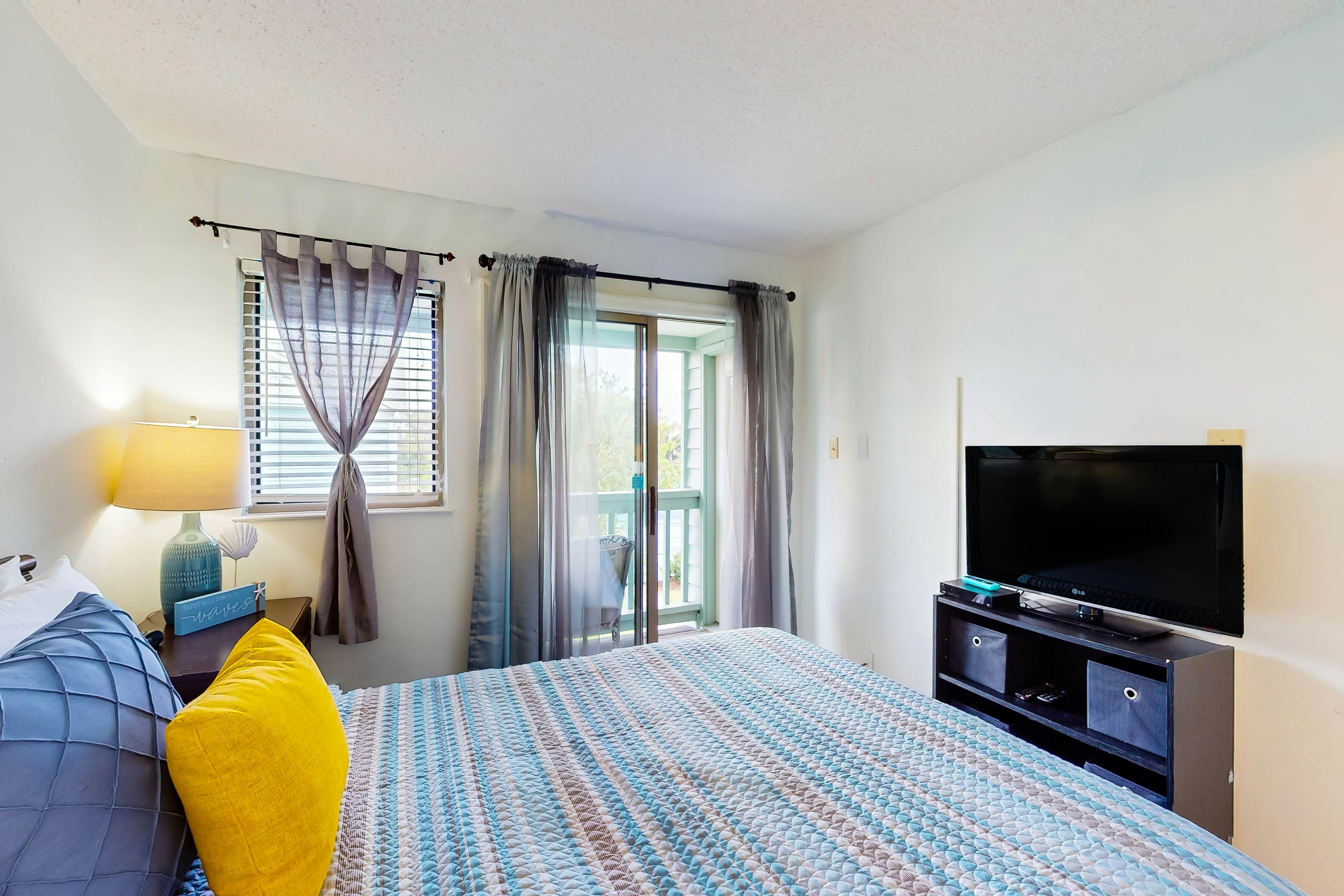 Sunny Coastal Cottage | 2 BD Myrtle Beach, SC Vacation Rental | Vacasa