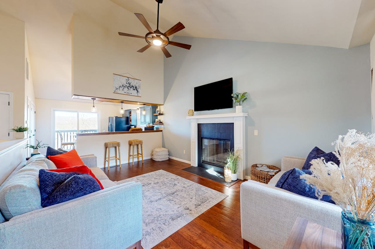 Lake Haven Condo | 3 Bed Eureka Springs, AR Townhouse | Vacasa