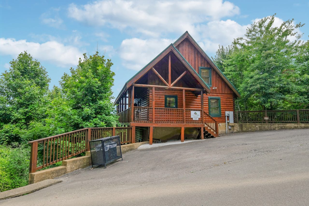 Higher Ground | 4 Bed Pigeon Forge, TN Cabin | Vacasa