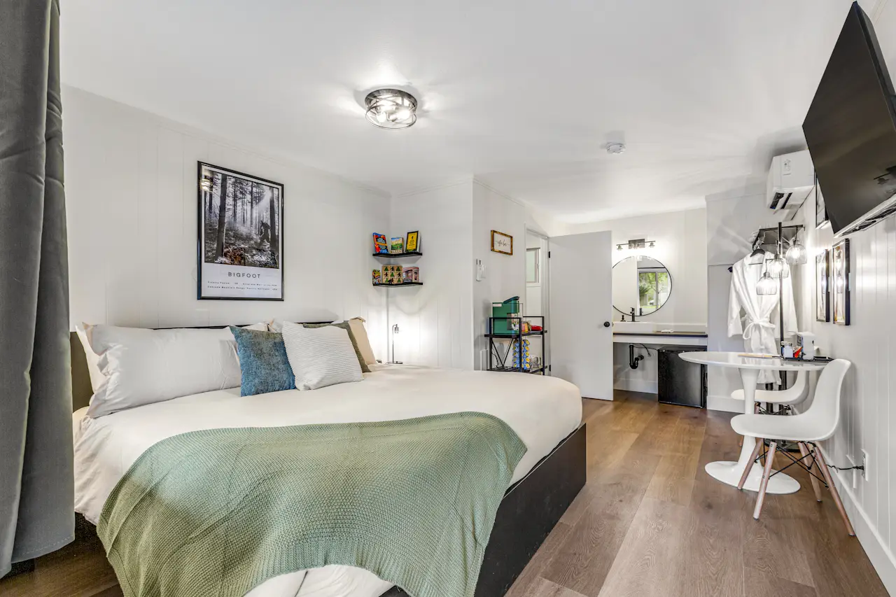 The Brothers Room 7 at Mount Walker Inn | 0 Bed Quilcene, WA Studio ...