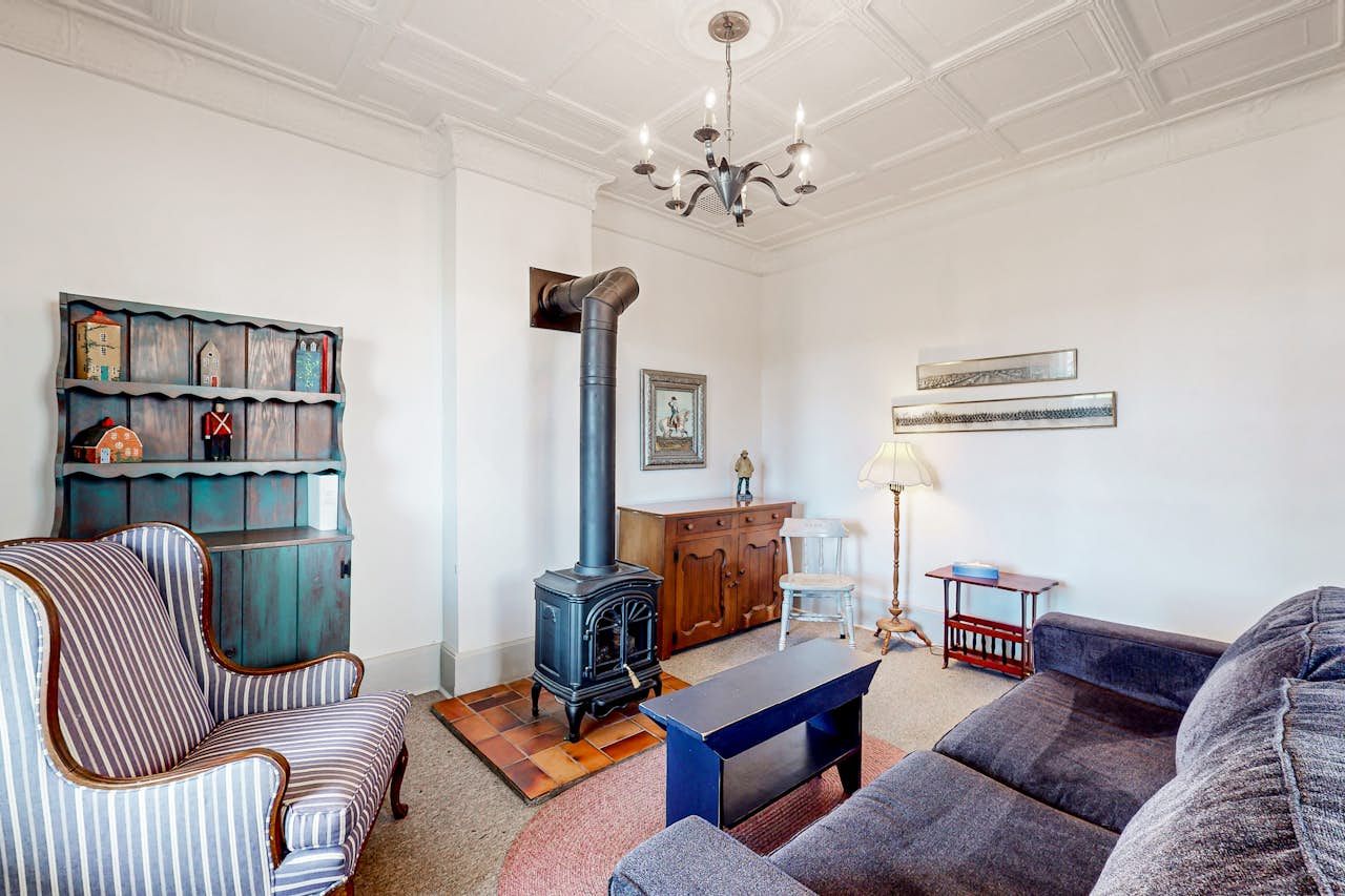 Fort Casey Inn Cottage 6 | 2 BD Coupeville, WA Vacation Rental | Vacasa