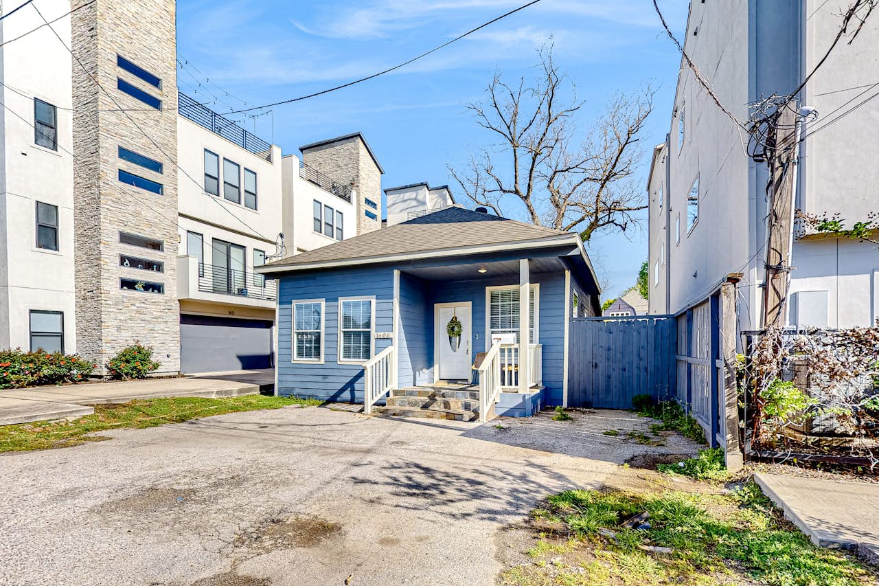 Houston Hideaway - Unit B | 0 BD Houston, TX Vacation Rental | Vacasa