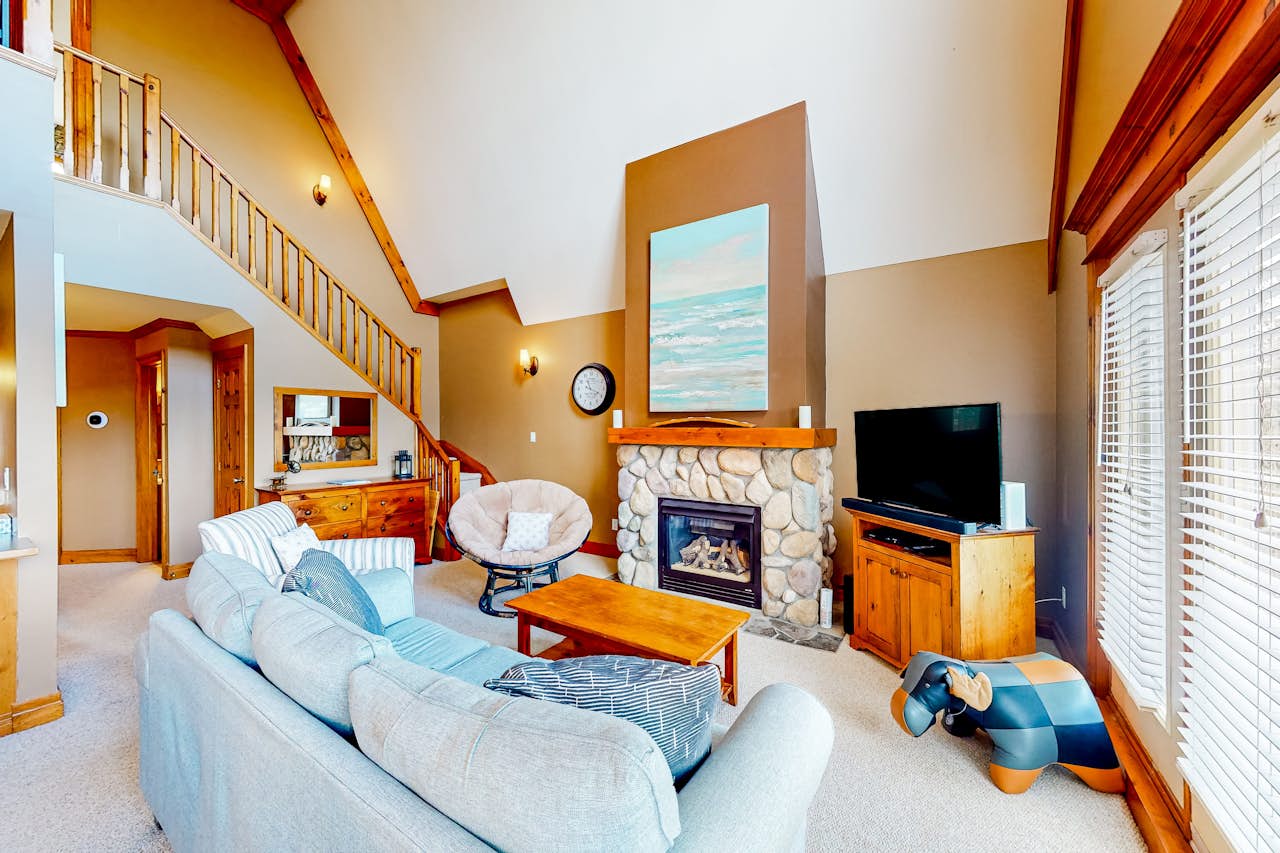 Condo 219 at Snowbridge | 2 BD The Blue Mountains, ON Vacation Rental ...