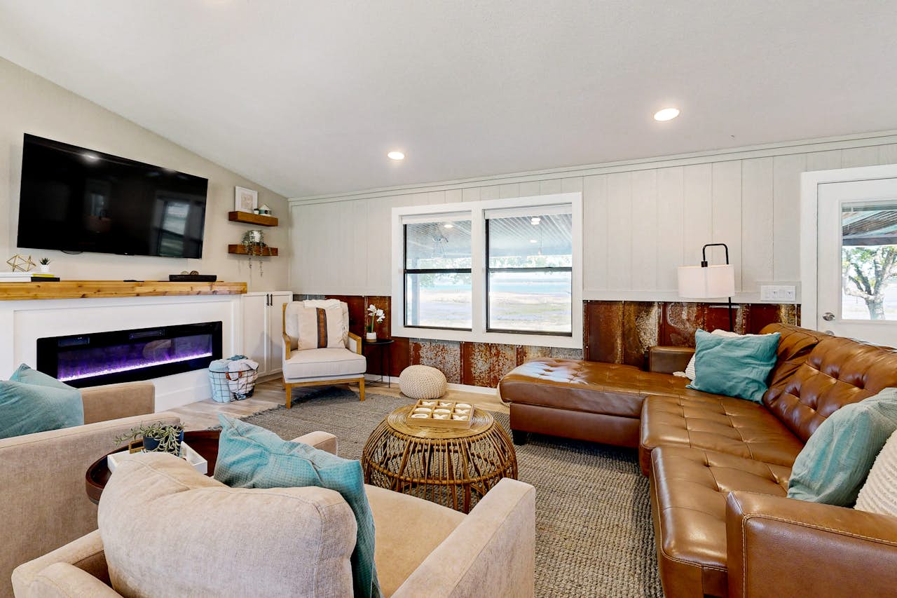 Bearfoot Beach | 3 Bed Burnet, TX Mobile home | Vacasa